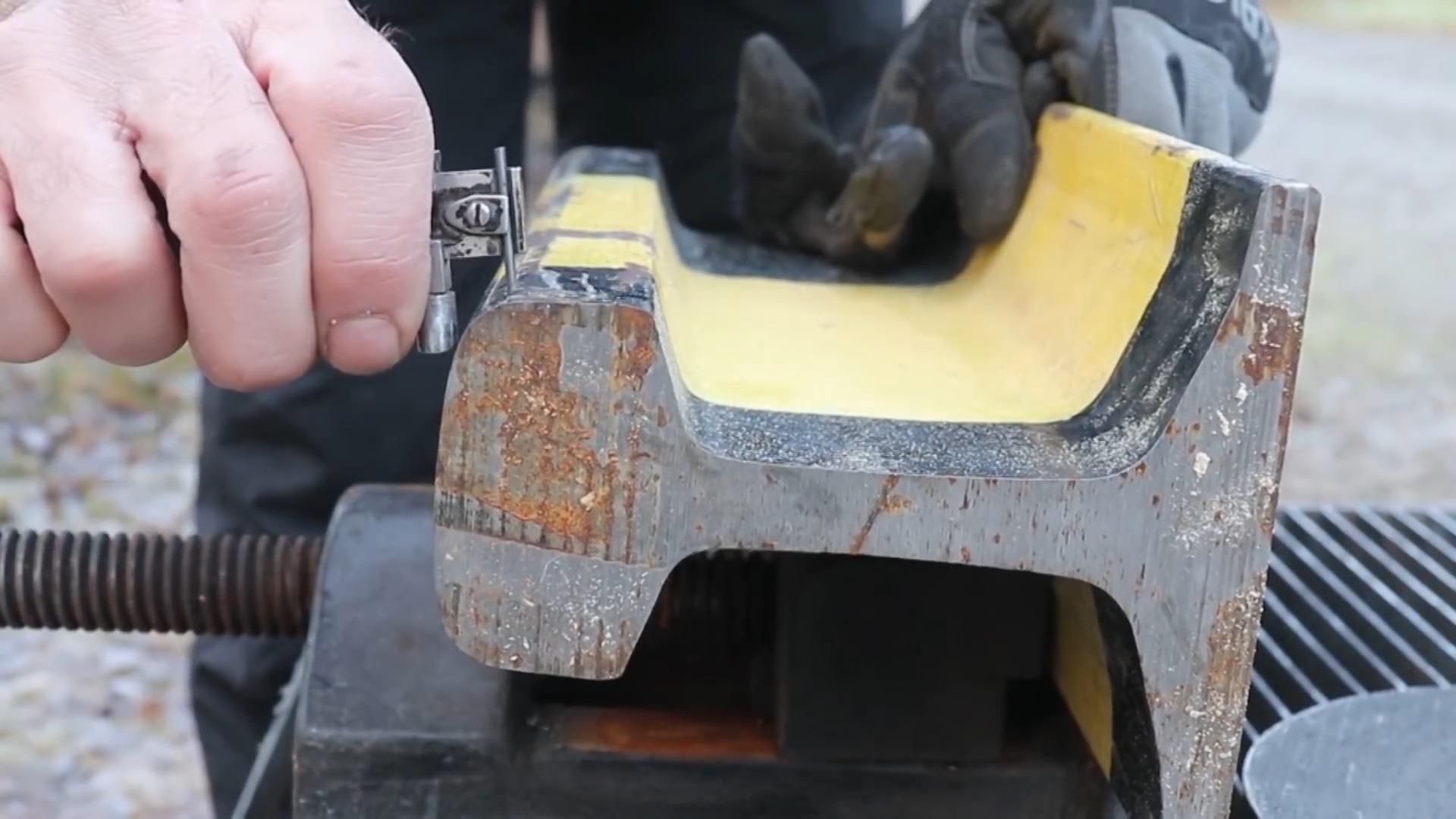 Making Aso / Railroad Track Anvil Using Angle Grinders. : 10 Steps ...