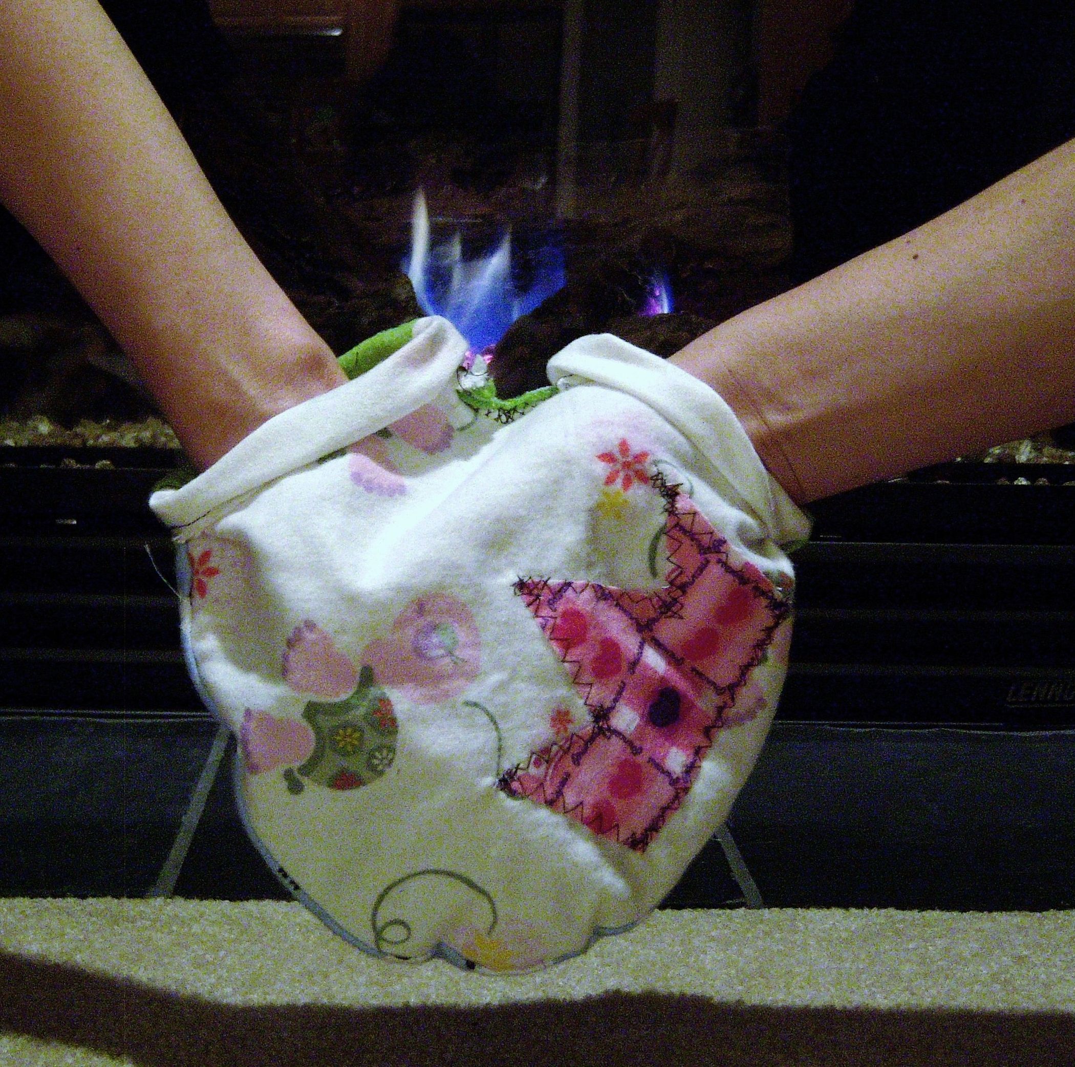 One Mitten for Two. : 7 Steps (with Pictures) - Instructables