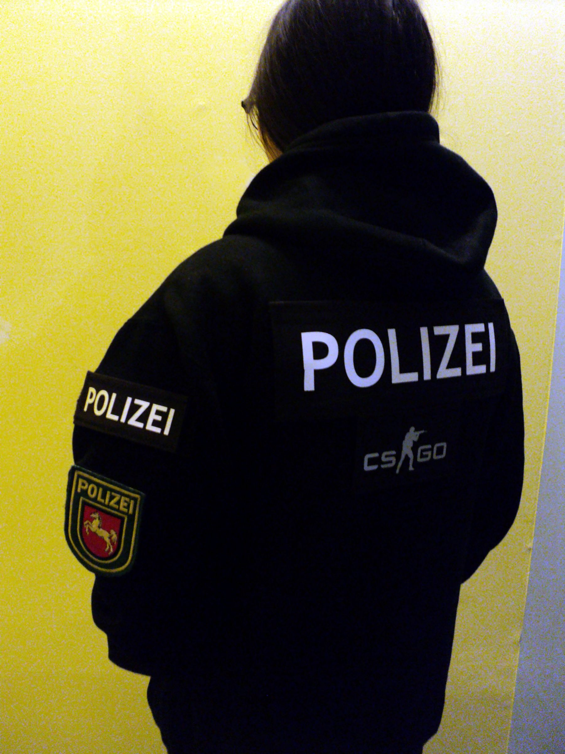 Counter Strike Game Player Assault Hoodie : 3 Steps - Instructables