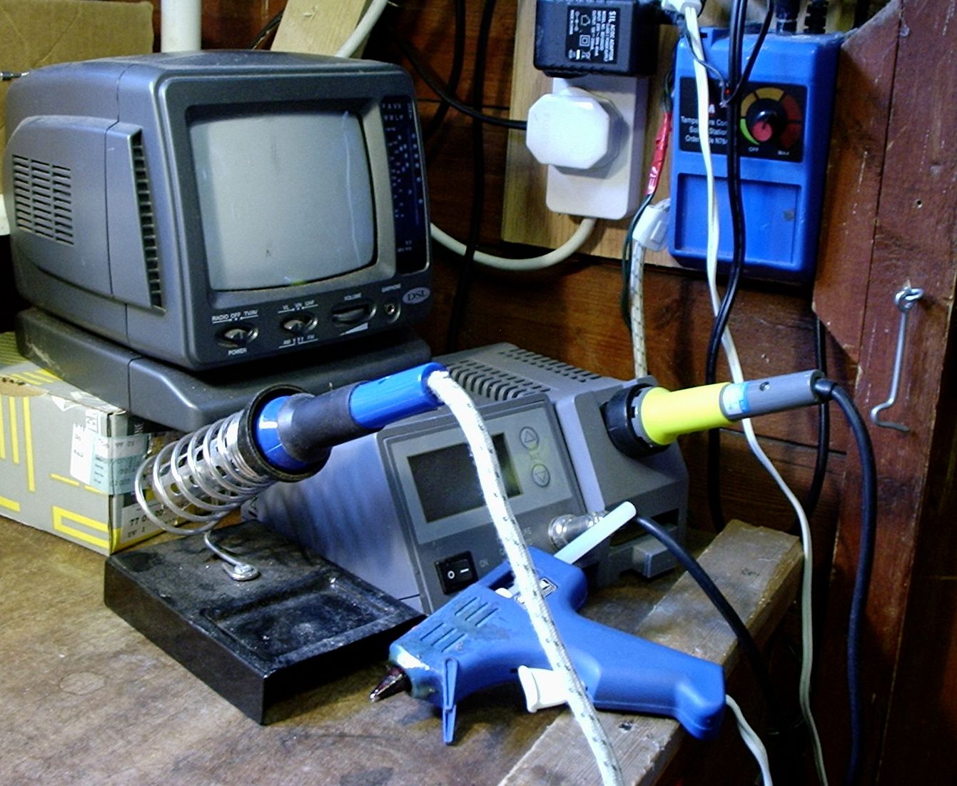 Build a World's Smallest Electronic Shocker! Version 2.5 : 16 Steps ...