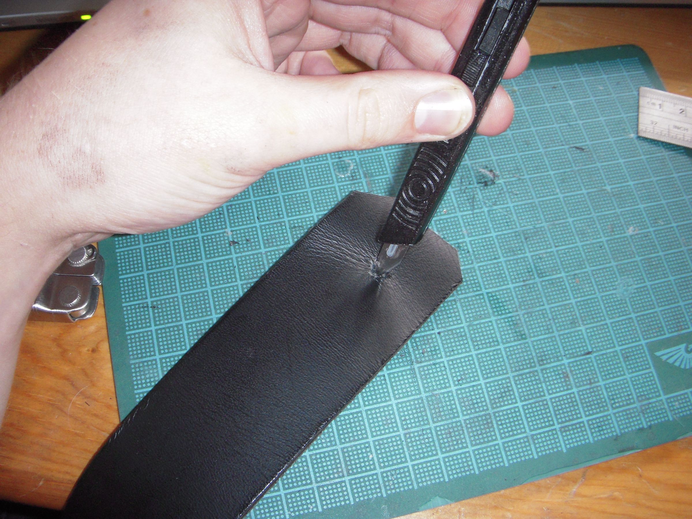 Draw-String Wrist Cuffs : 6 Steps - Instructables