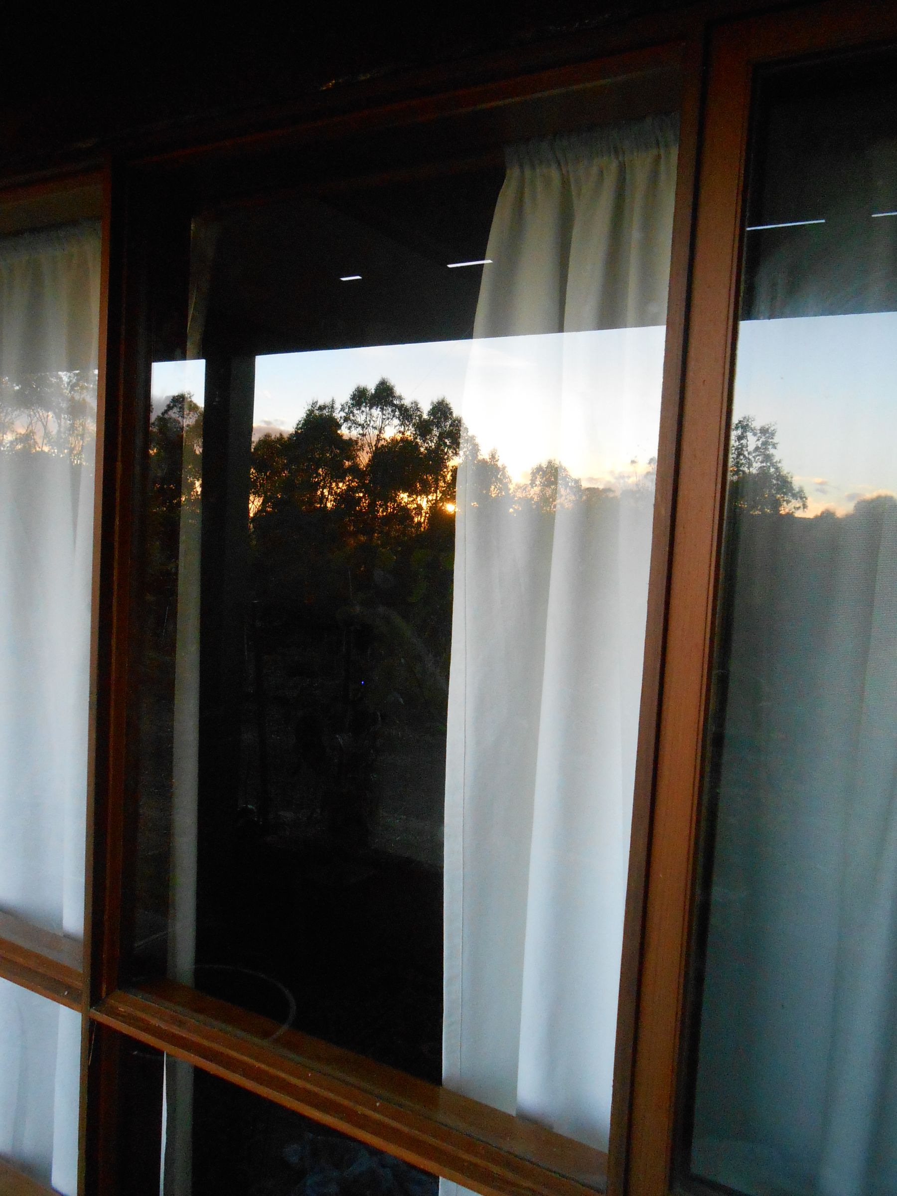 How to Replace the Glass in a Wood Frame Window. : 3 Steps (with ...