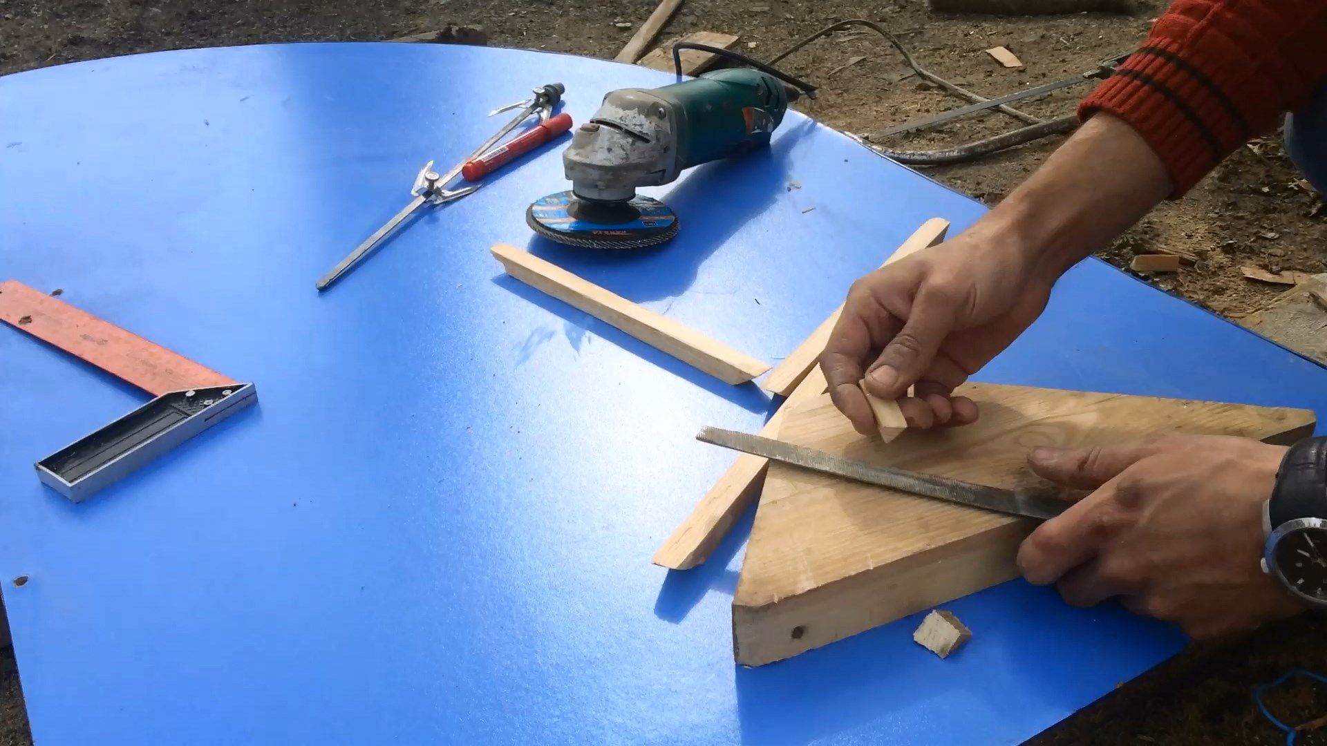 Wooden Mini Tripod : 9 Steps - Instructables