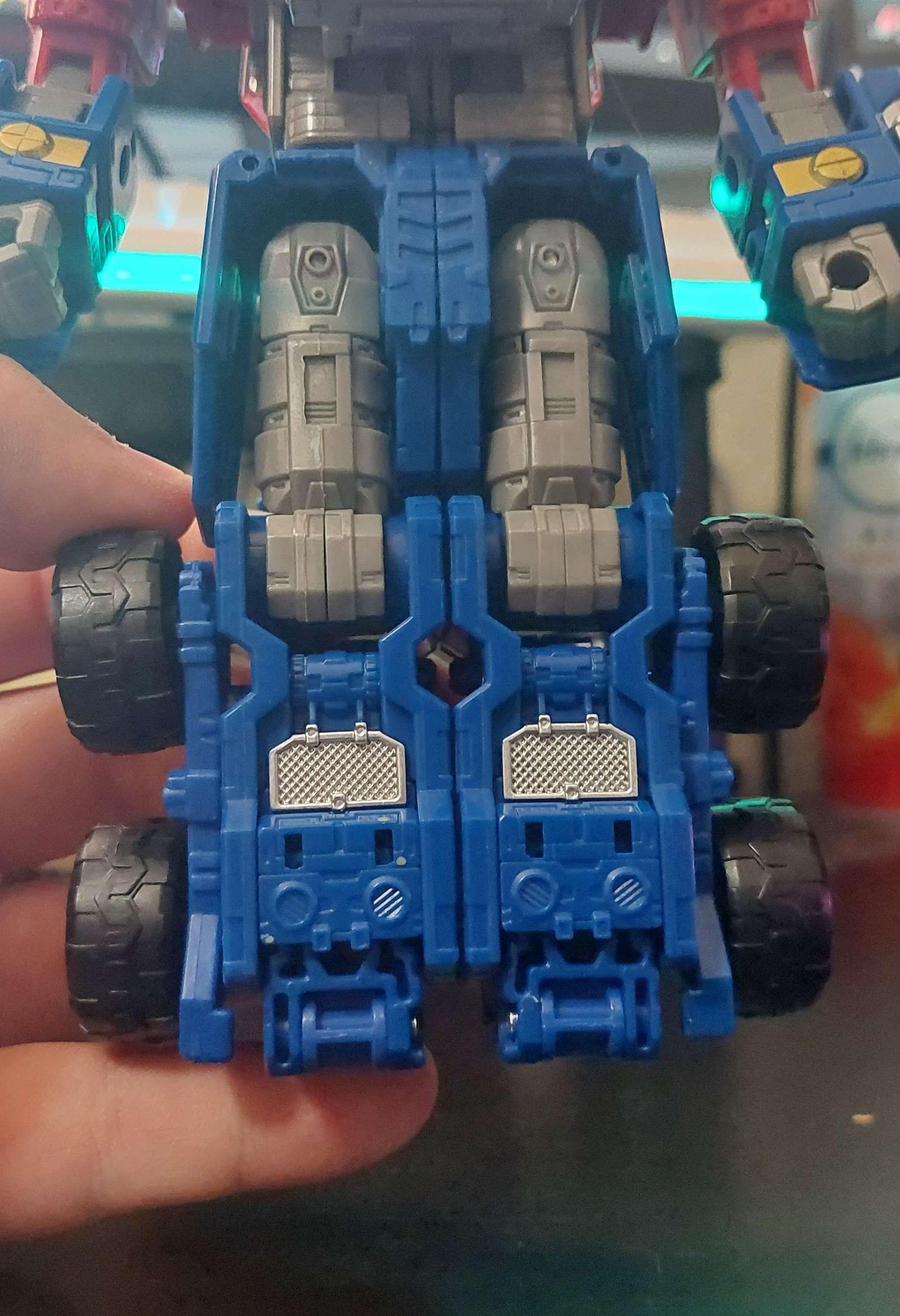How to Convert Legacy Armada Optimus Prime From Core Robot to Truck and ...
