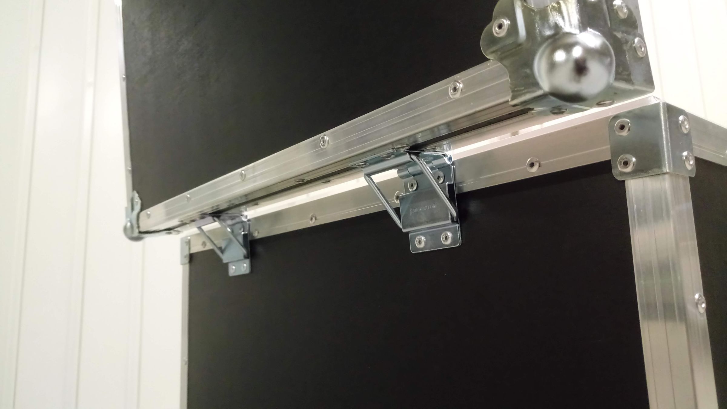 Making of a DIY Flightcase : 9 Steps (with Pictures) - Instructables