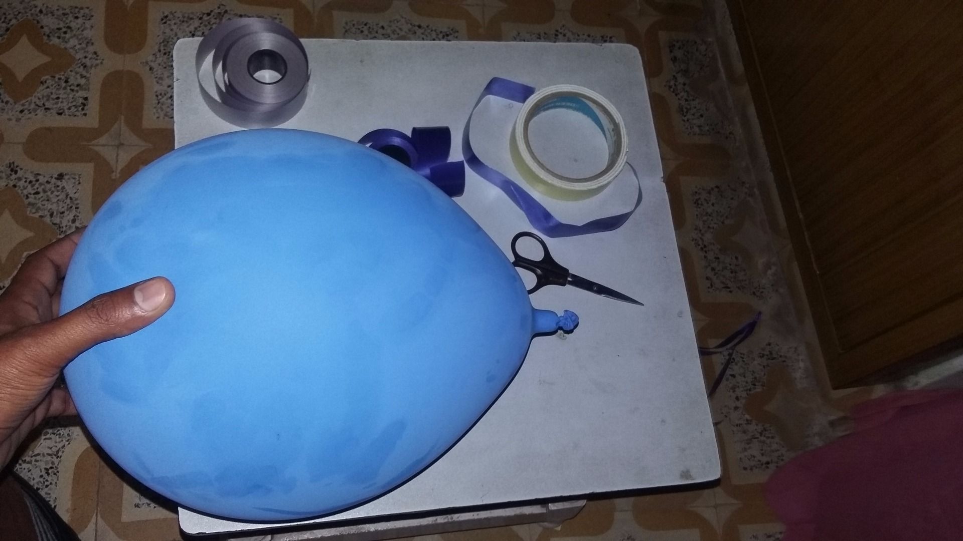 Decorate Your Home With Balloons Floating in Air : 4 Steps (with ...