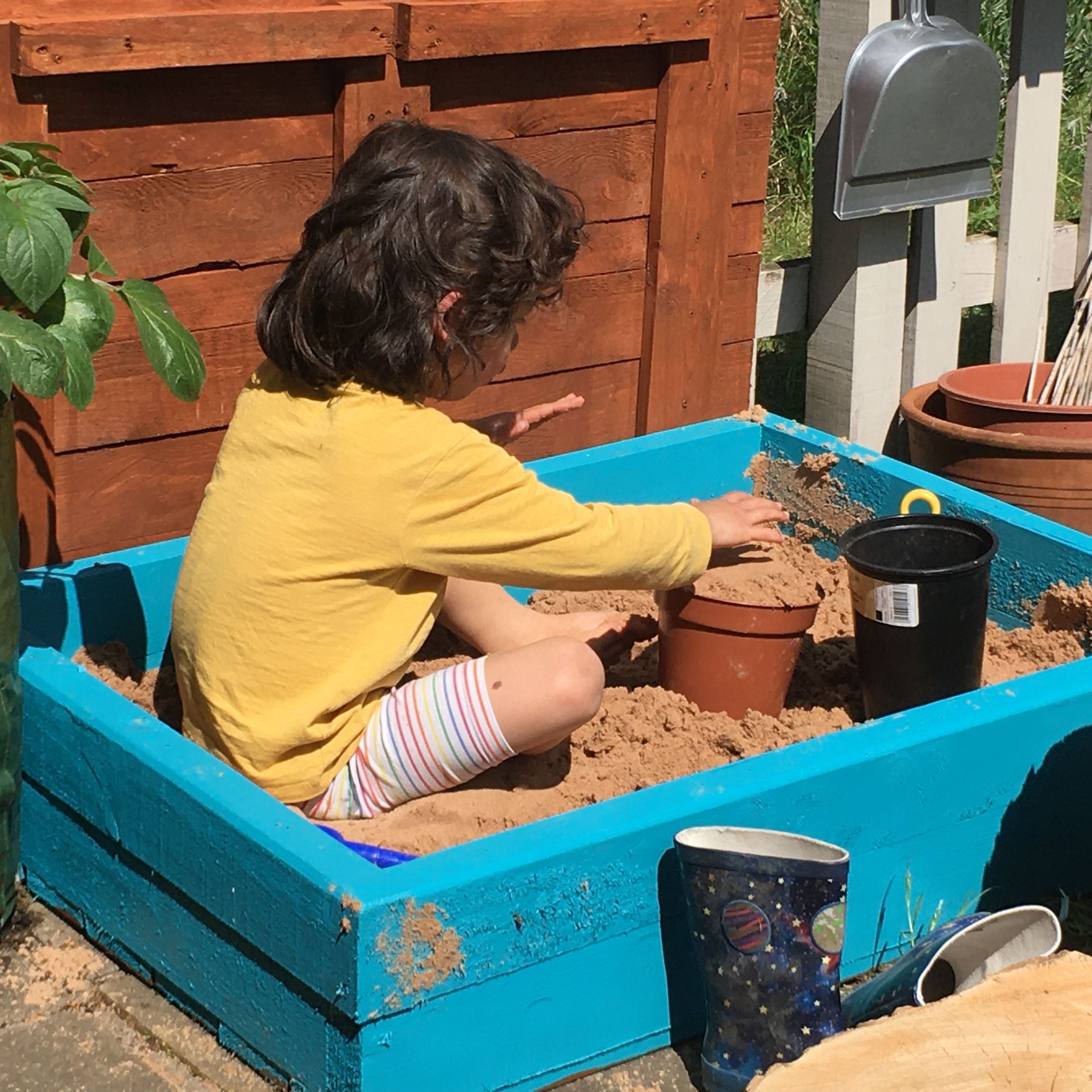 Pallet Sand Pit - DIY in 2 Hours From 2 Pallets! : 12 Steps (with ...