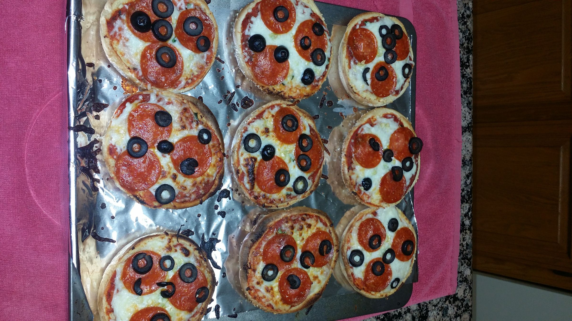 Mini Bun Pizzas With Basil : 8 Steps (with Pictures) - Instructables