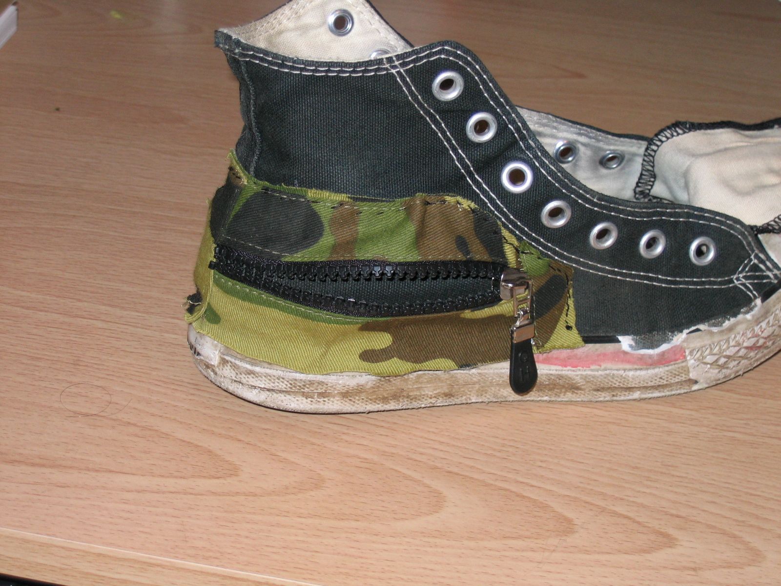 The Camoflage Converse Cash Caddy : 4 Steps (with Pictures) - Instructables