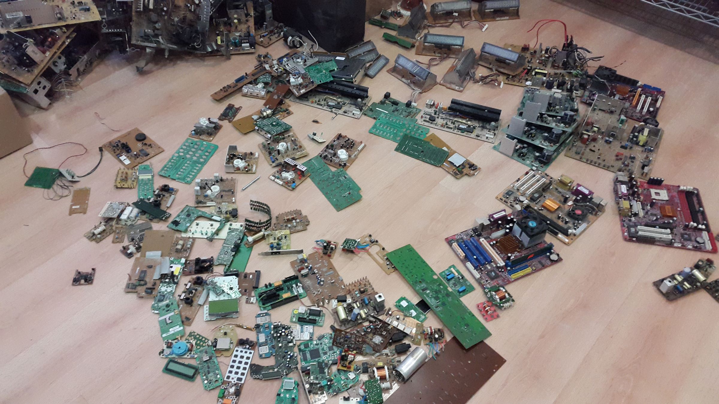 PCB Circuit Wall : 7 Steps (with Pictures) - Instructables