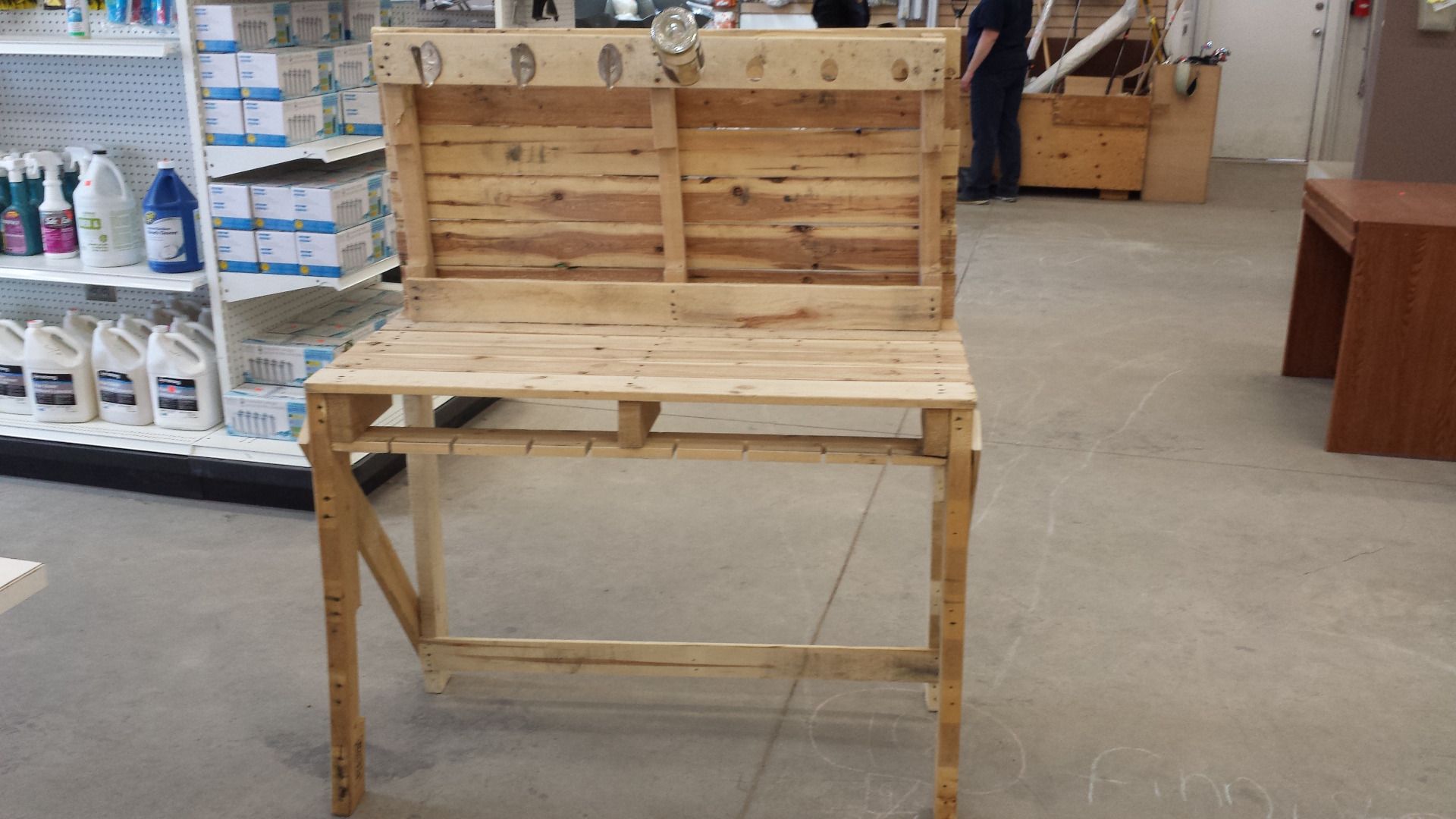 Wood Pallet Mini Bar : 8 Steps (with Pictures) - Instructables