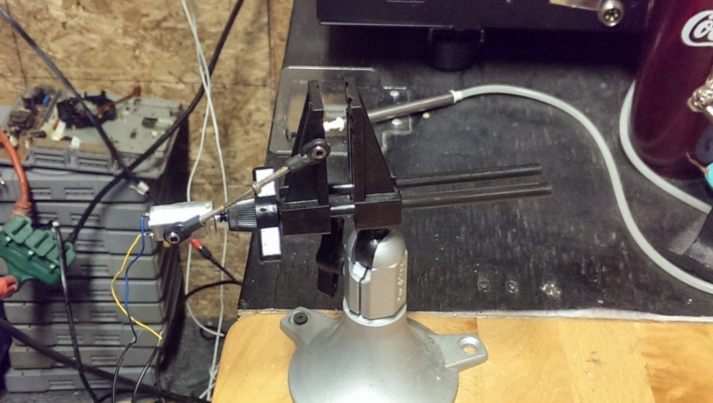 Electric Vise (UPDATE ON OFF ON SWITCH) : 6 Steps - Instructables