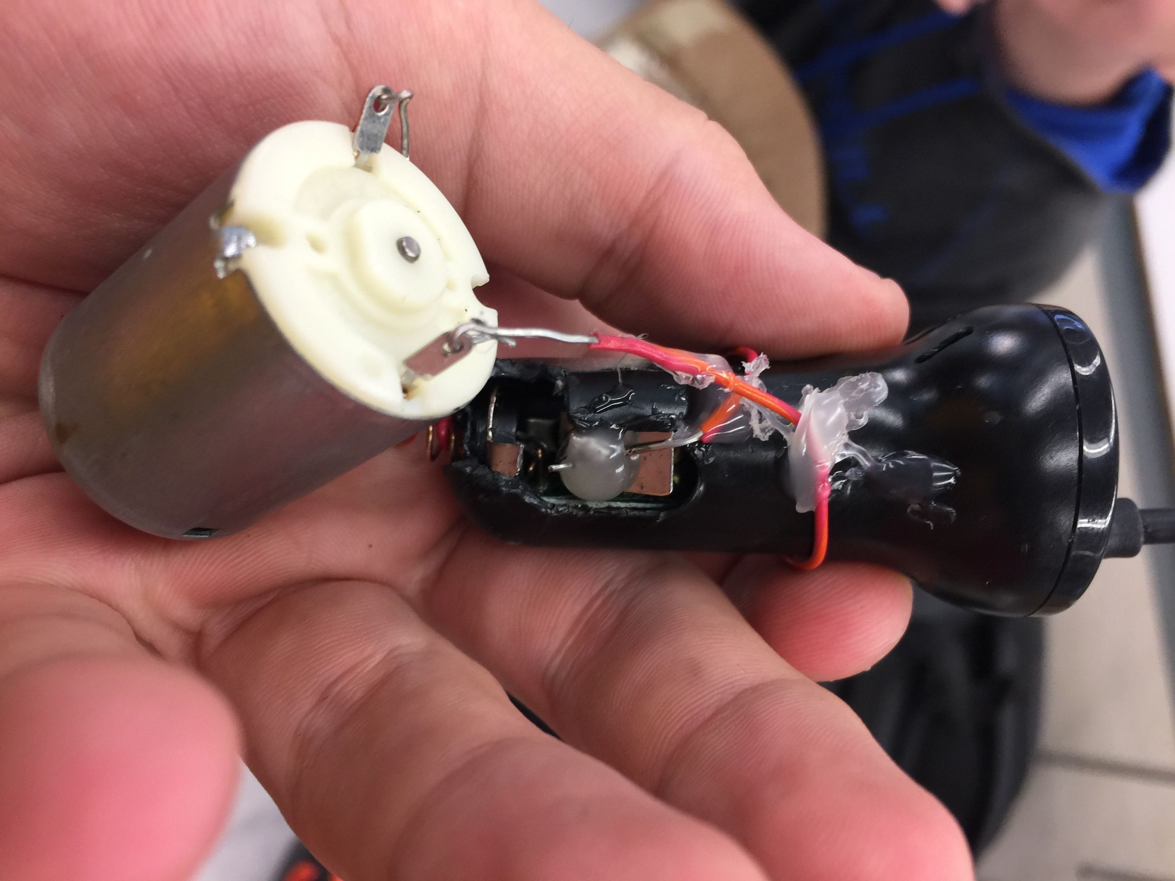 Hand Crank Phone Charger : 4 Steps - Instructables