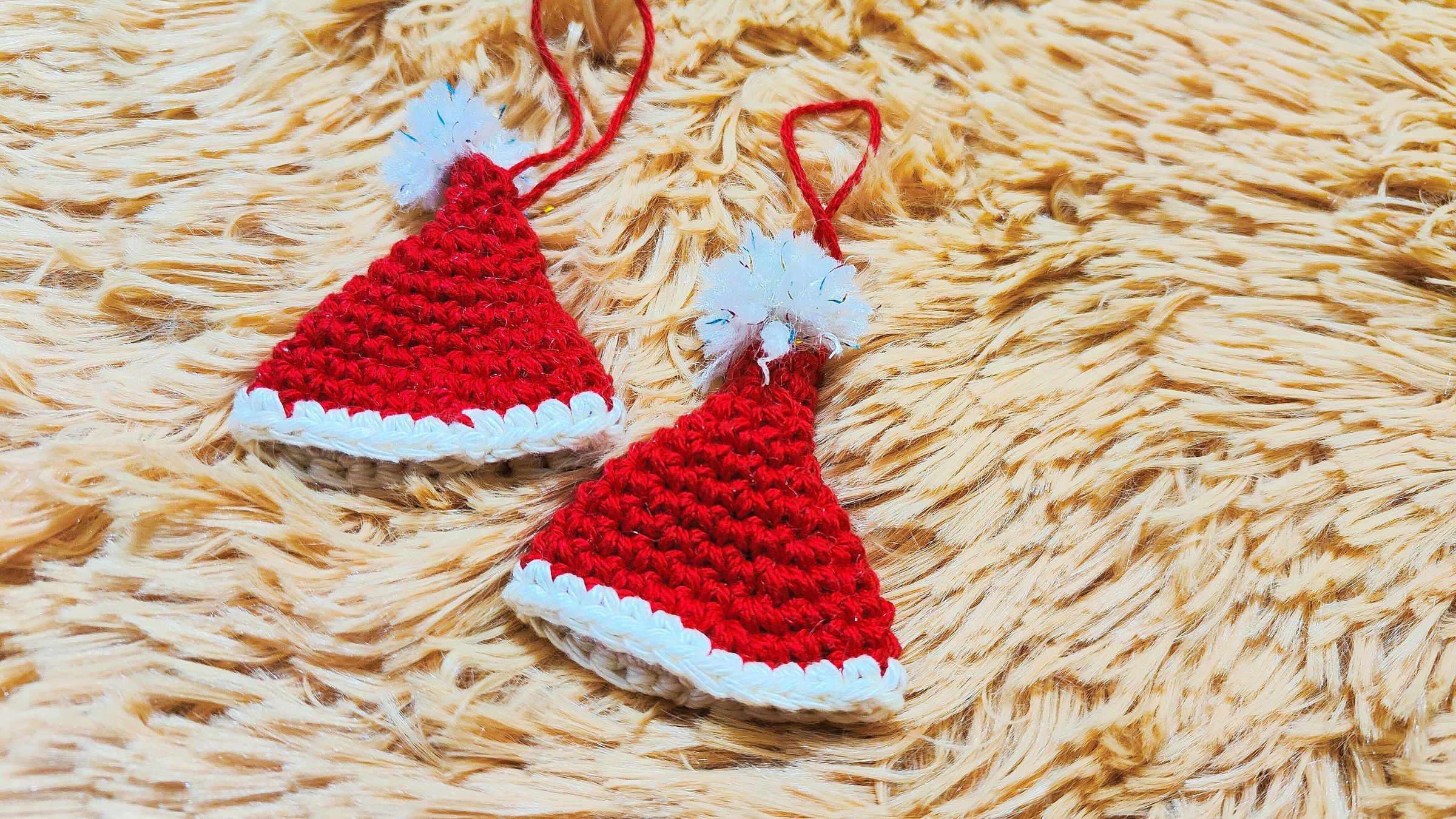 Crochet Mini Santa Hat Ornament With Single Crochets : 16 Steps (with ...
