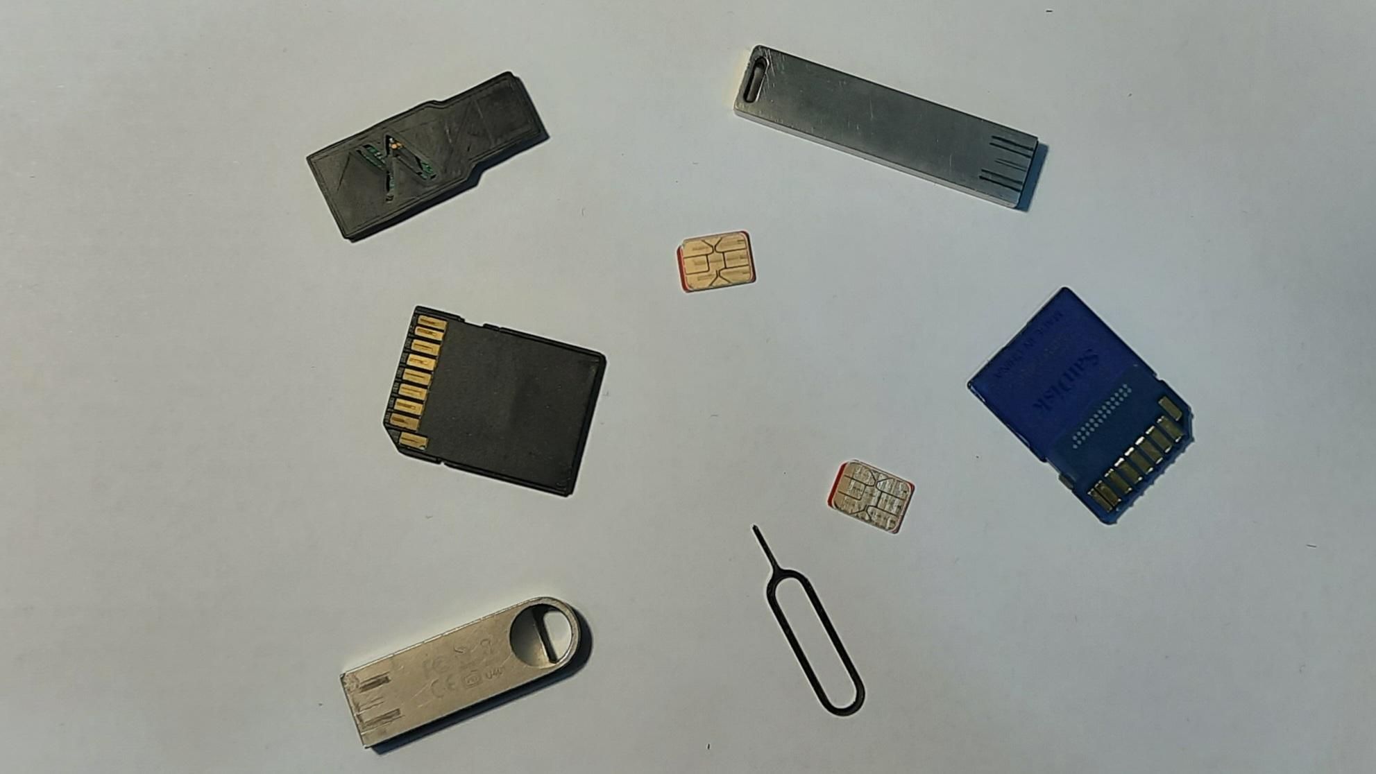 How to Make a Fancy Case for Organizing Computer Storage Devices : 8 ...