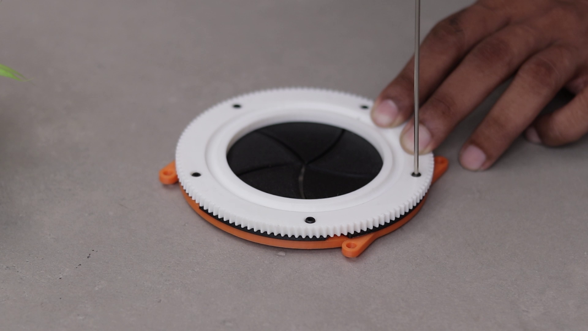 Smart Desk Dustbin With Futuristic Iris Lid : 10 Steps (with Pictures ...