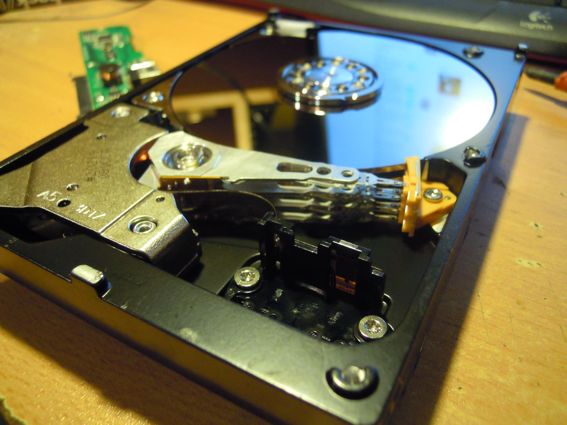 Hard Drive Disassembly, Samsung Drive : 9 Steps - Instructables