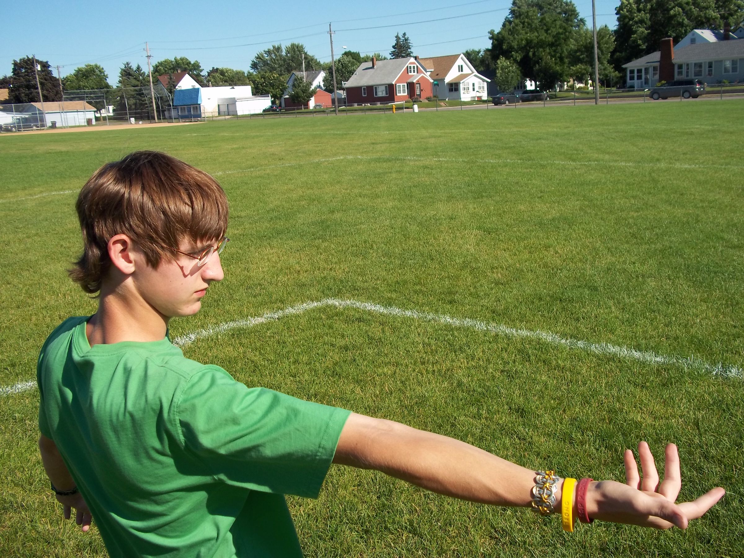 Funky McGroovy Frizbee Throwing Guide : 9 Steps (with Pictures ...