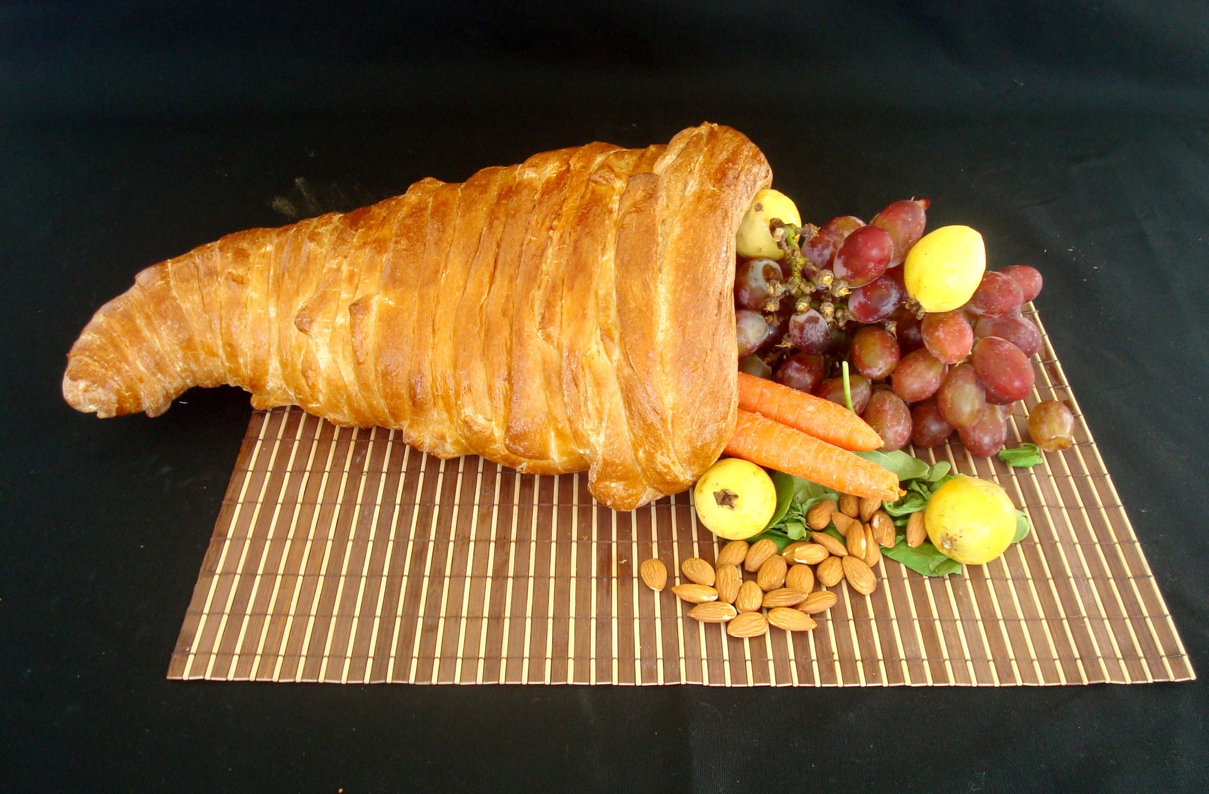 Bread Cornucopia Thanksgiving Centerpiece : 5 Steps (with Pictures ...