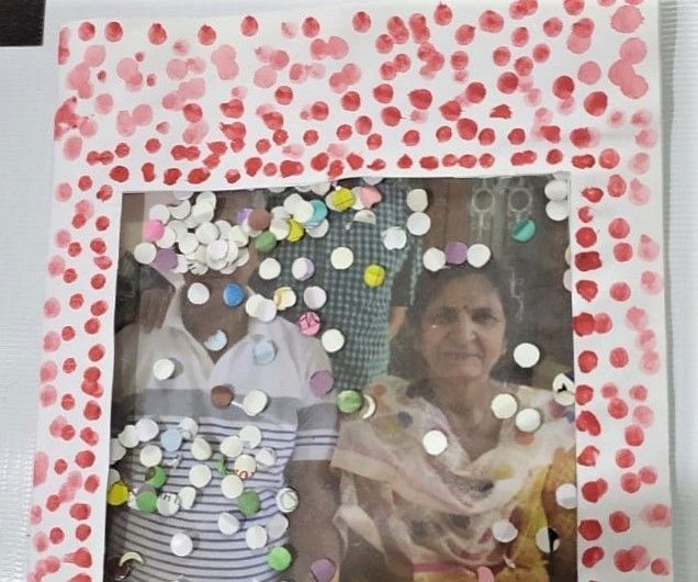 A SIMPLE CARD /PICTURE FRAME : 4 Steps - Instructables
