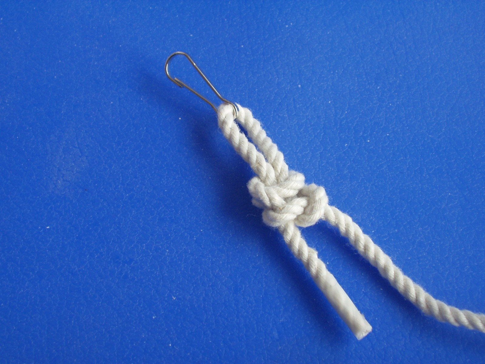 Slide and Lock Loop II : 9 Steps - Instructables