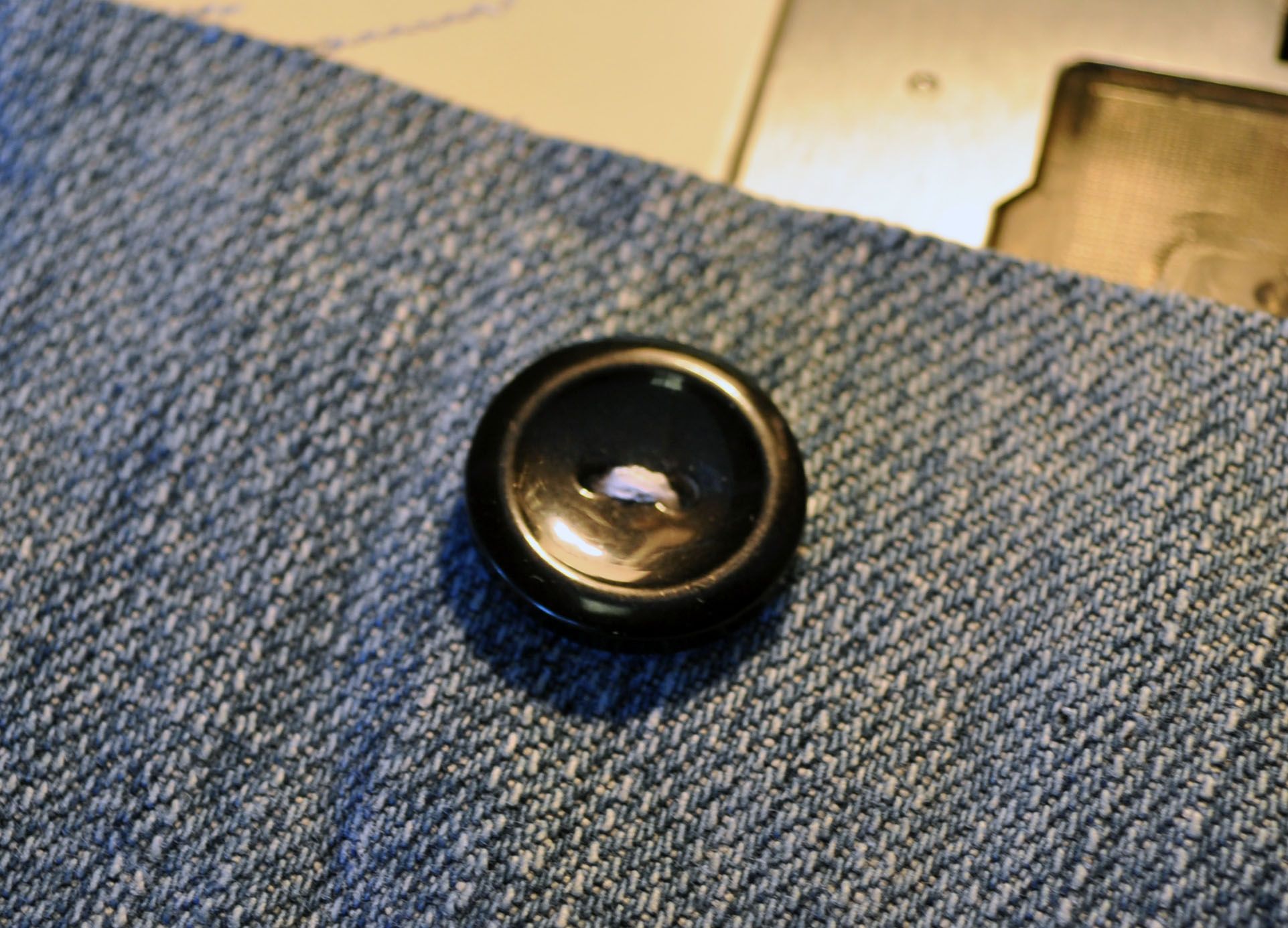Sew on a Button by Machine : 6 Steps (with Pictures) - Instructables