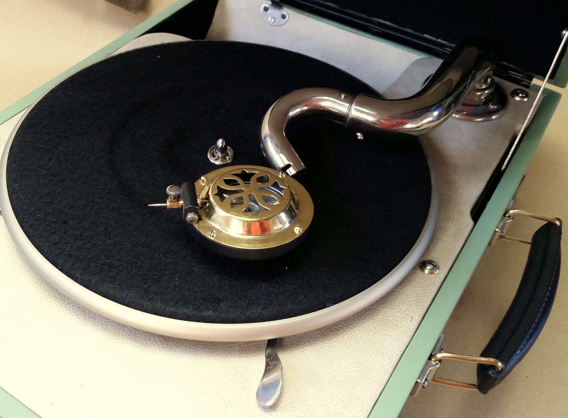 Give an Old Gramophone Some New Life! : 18 Steps (with Pictures ...