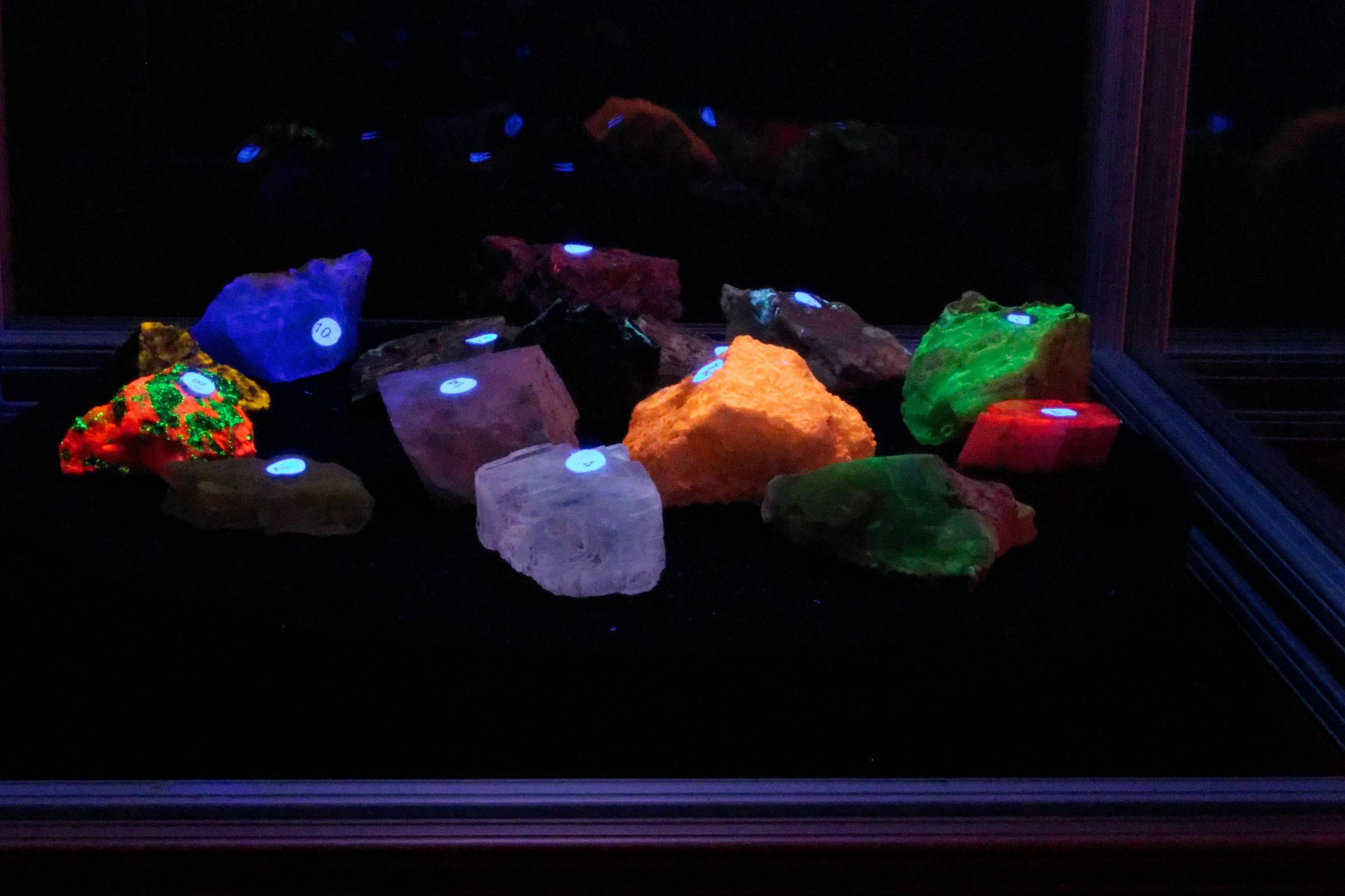 Build a Simple UV Photography Box : 25 Steps (with Pictures ...