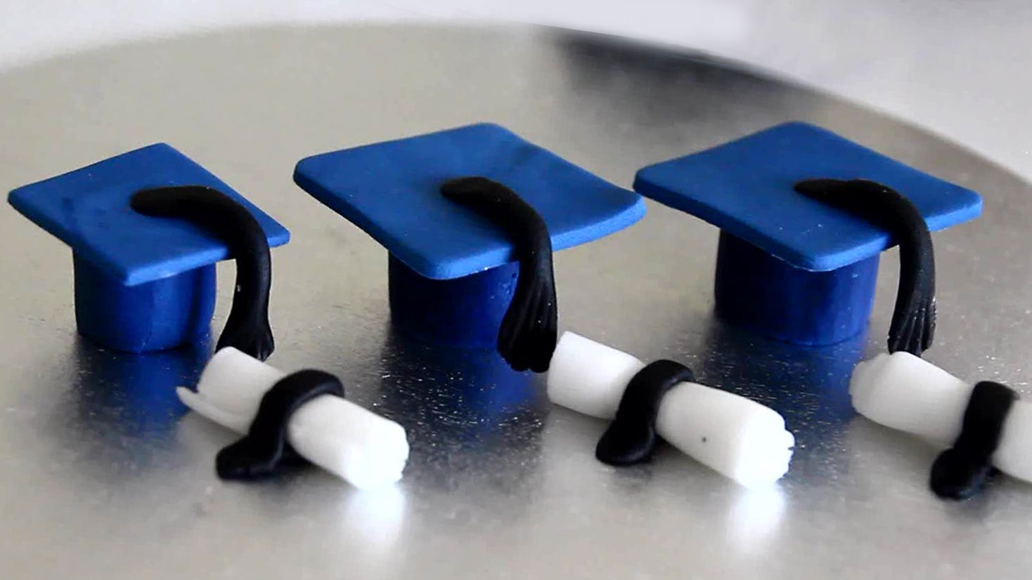 Sugar Paste Fondant Graduation Caps and Diplomas Cake Toppers ...