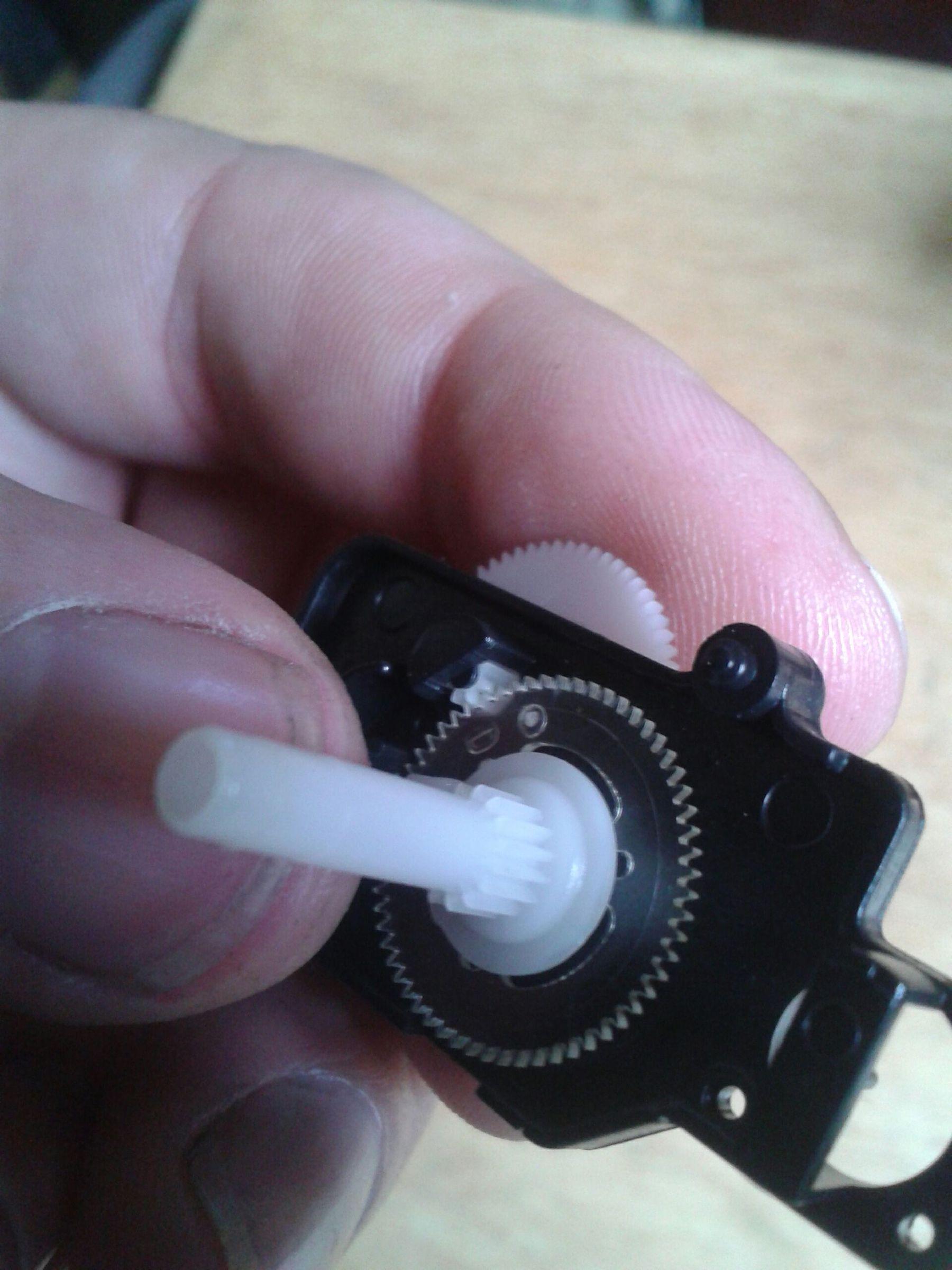 What's in a Quartz Clock : 9 Steps - Instructables