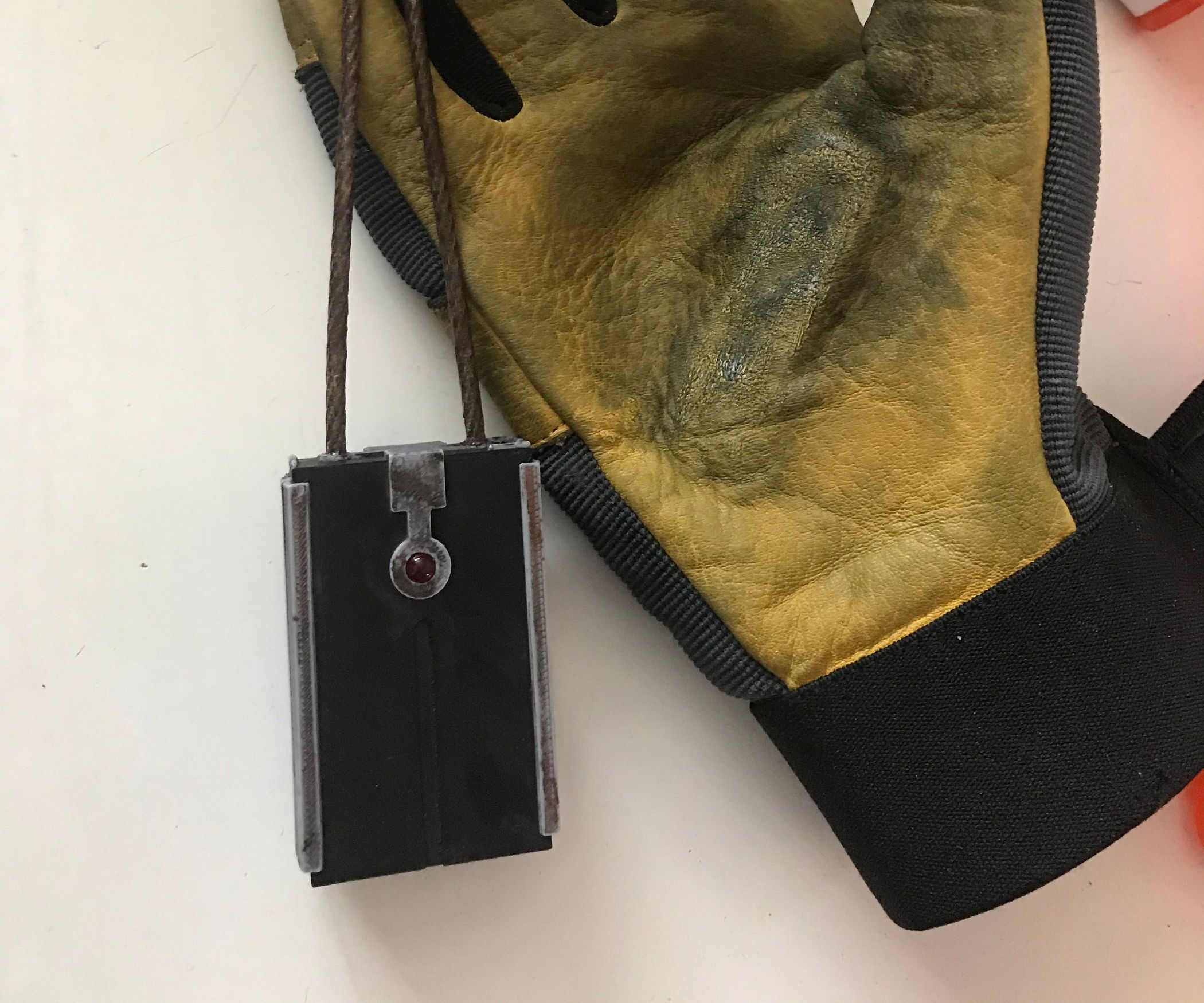 Mandalorian Tracking Fob : 7 Steps - Instructables