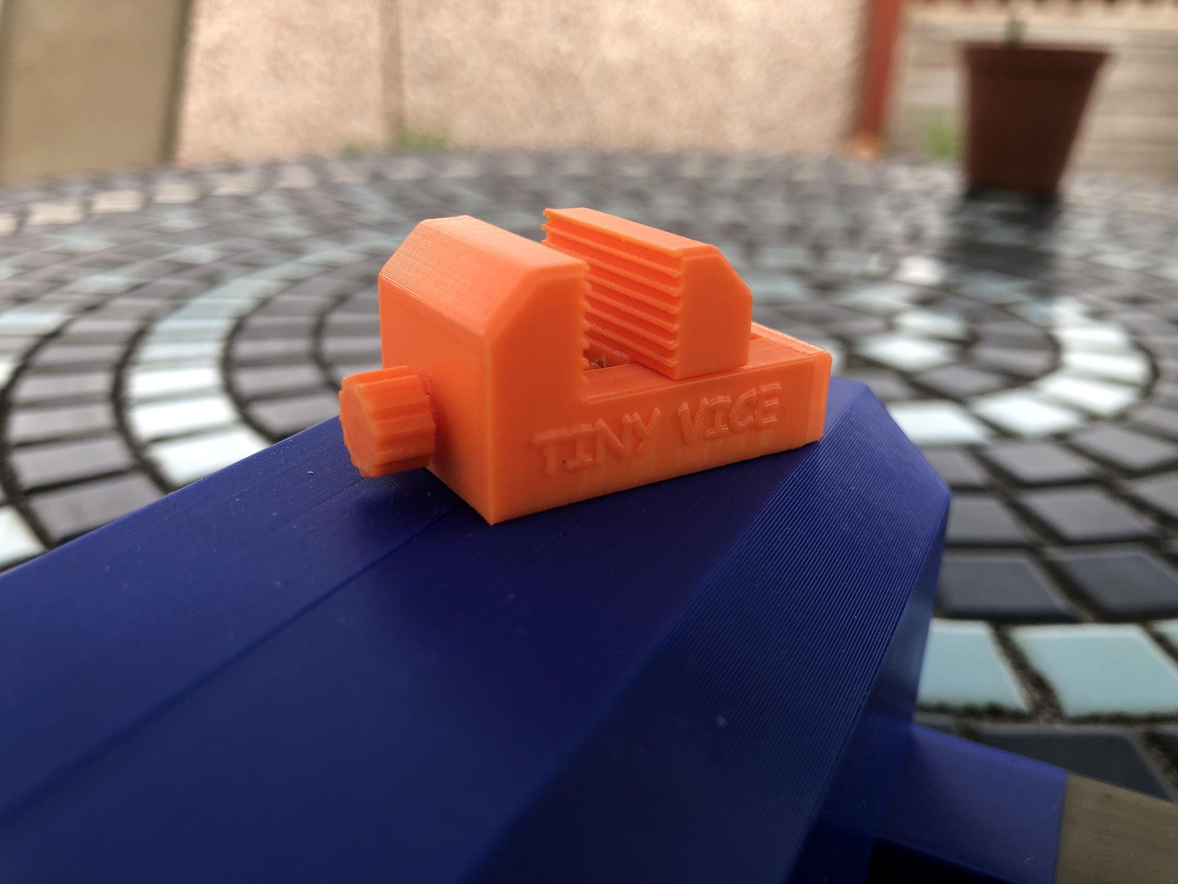 Tiny Vice : 5 Steps (with Pictures) - Instructables