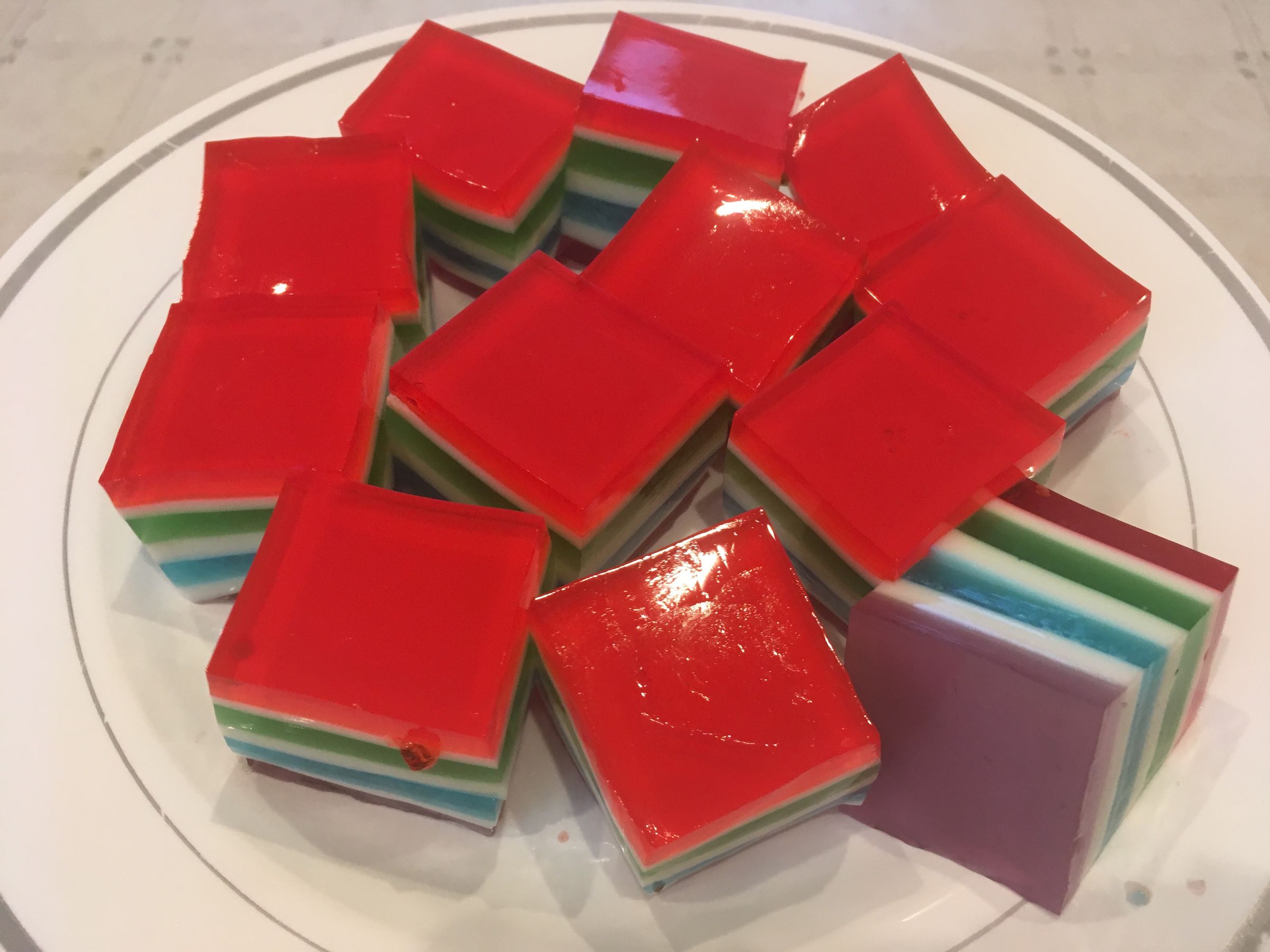 RAINBOW Jello Cubes #HMS2018 : 4 Steps - Instructables