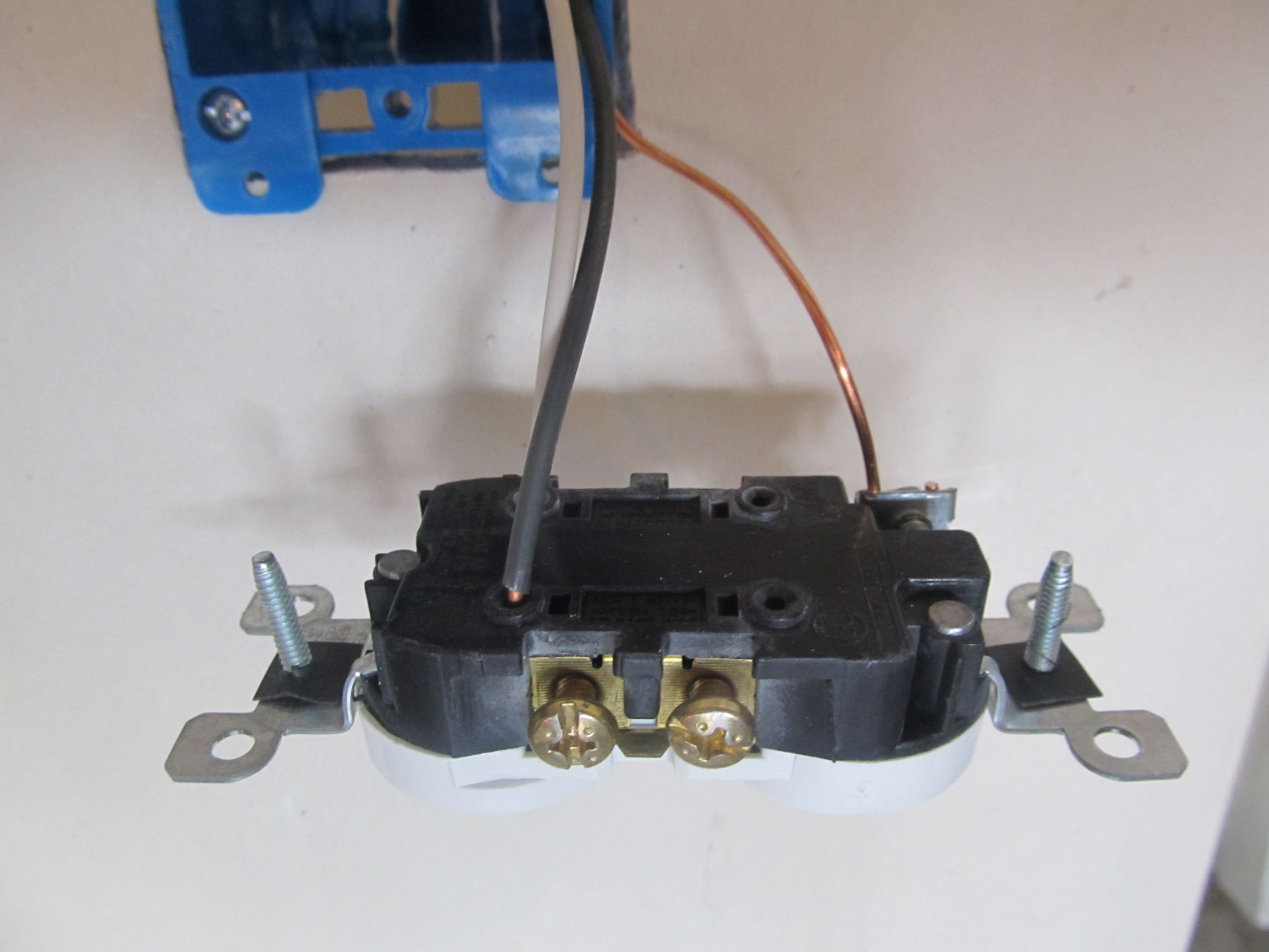 HOW TO RETRO-FIT AN OUTLET BEHIND a WALL MOUNT TELEVISION : 7 Steps ...