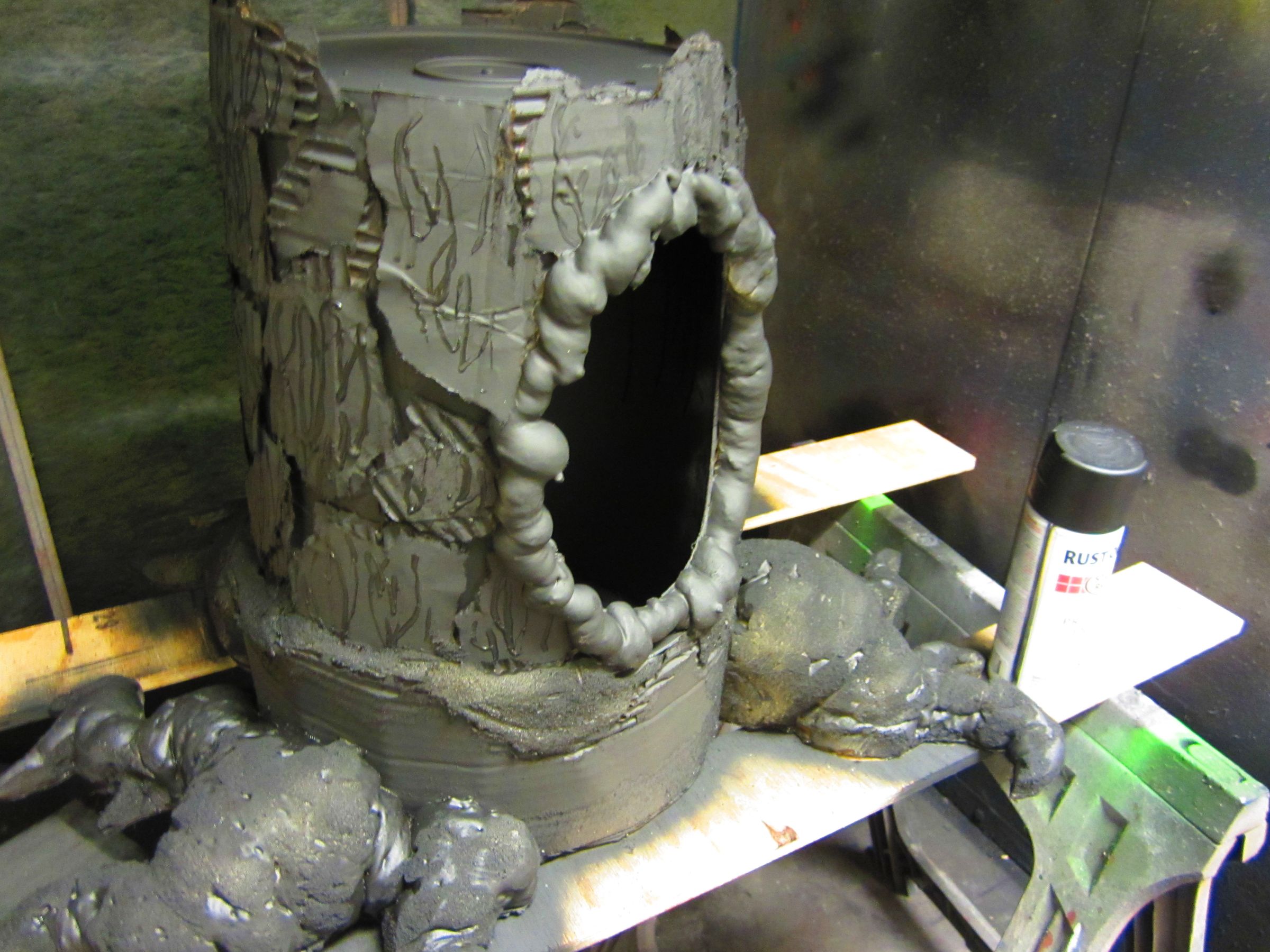 Thrifty Bucket Tree Stump : 6 Steps (with Pictures) - Instructables