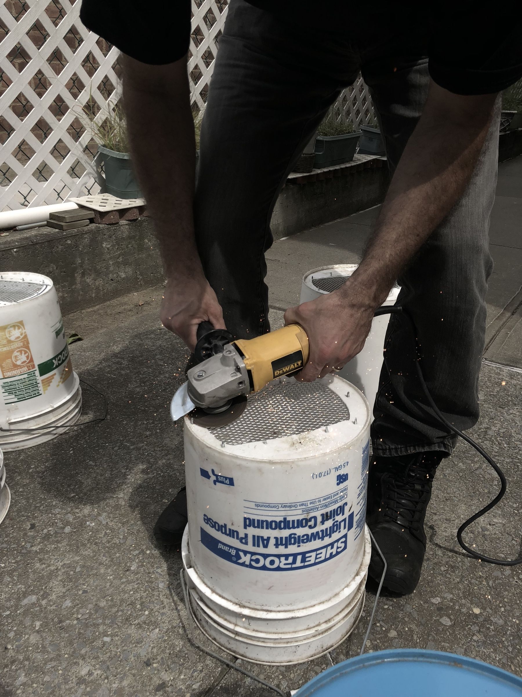 Bucket Sifter for Beach Cleanups : 8 Steps (with Pictures) - Instructables