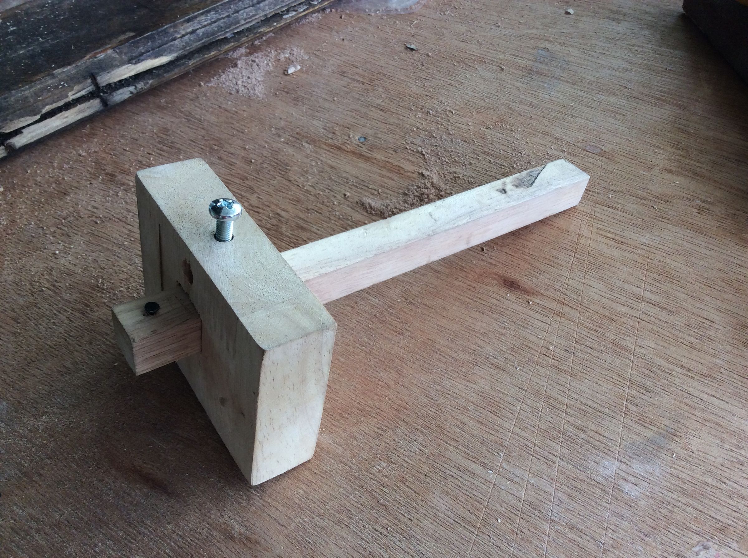 Marking Gauge From Scrap Wood : 7 Steps - Instructables