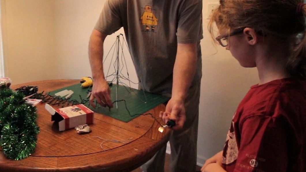 Coat Hanger Christmas Tree : 11 Steps (with Pictures) - Instructables