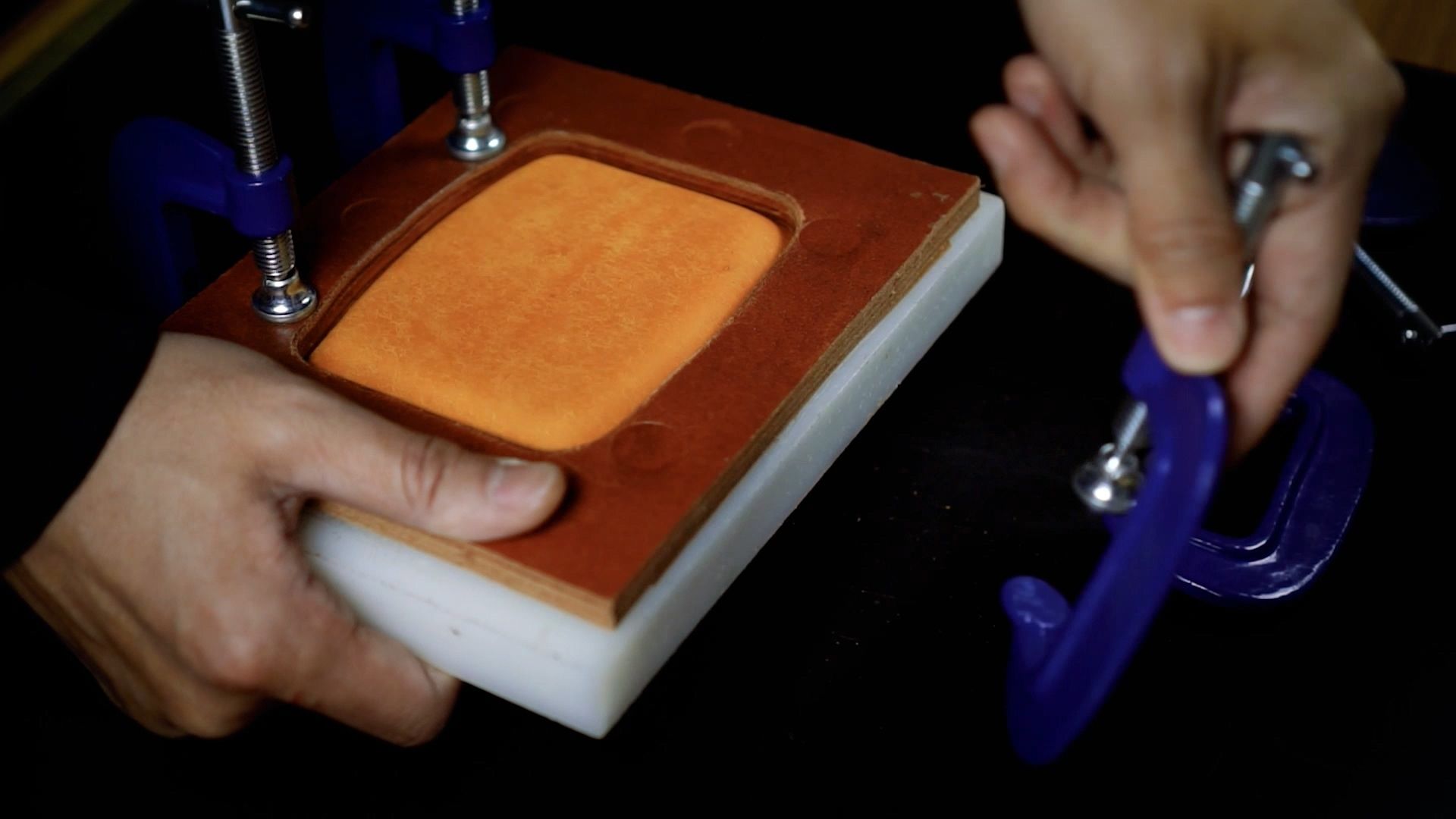 Wet Molded Credit Card Wallet : 14 Steps (with Pictures) - Instructables