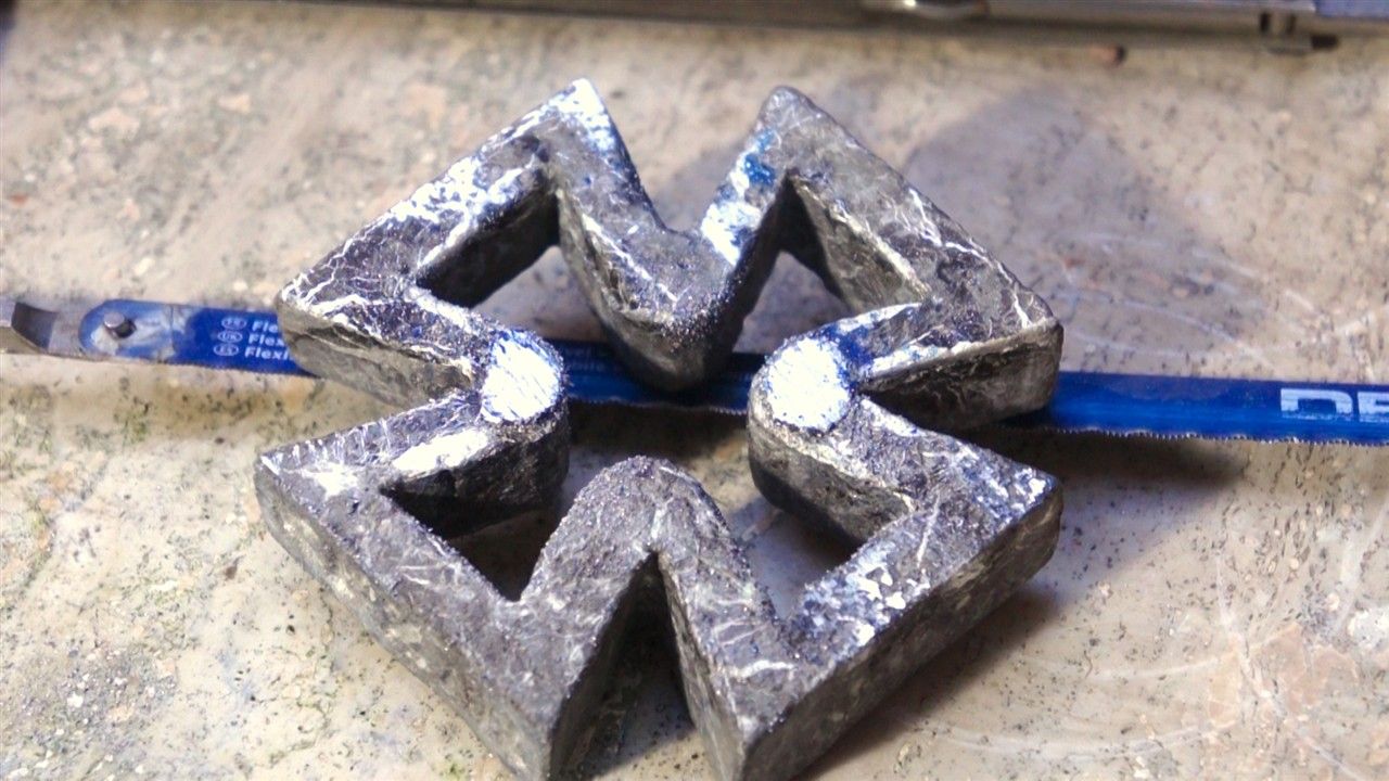 Homemade DIY Metal Foundry - How to Melt Aluminum and Create a ...