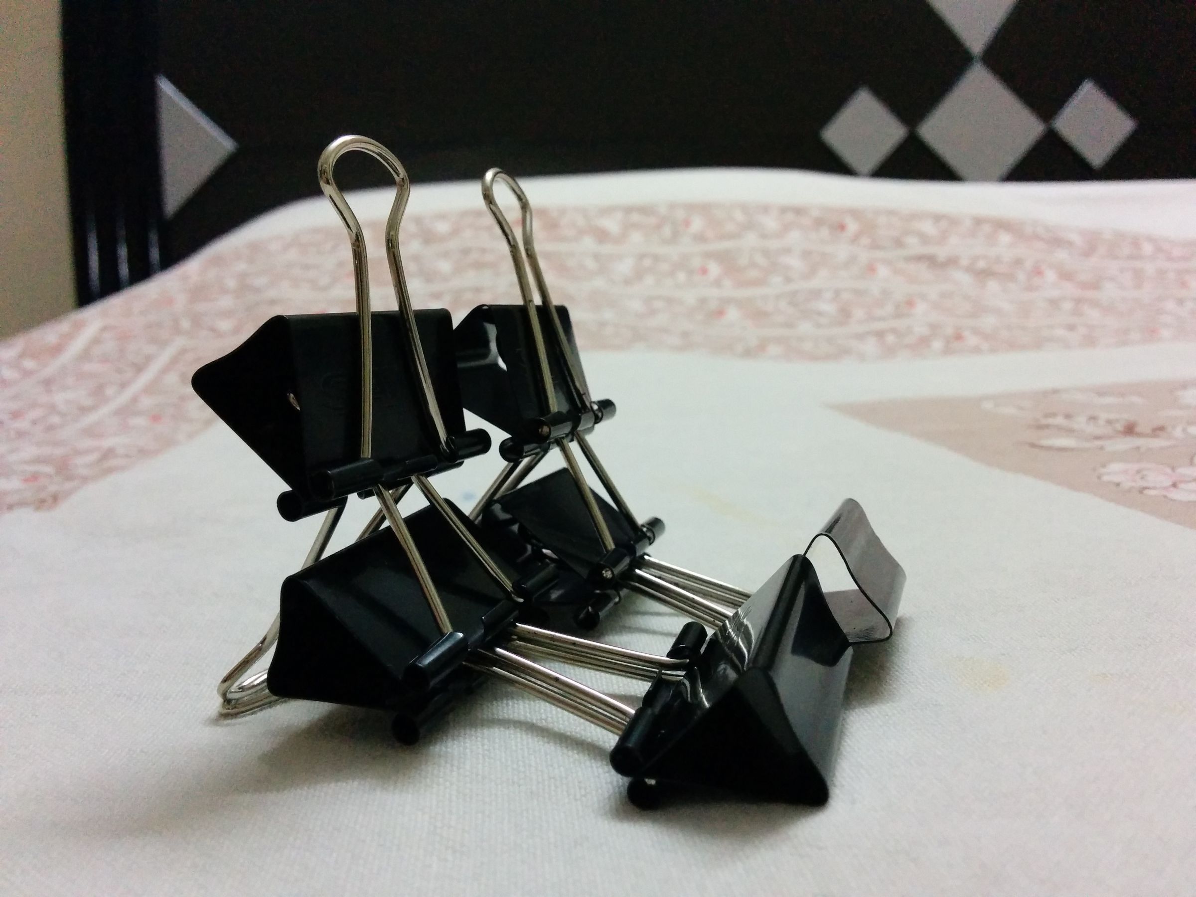 Binder Clip Phone Stand : 4 Steps - Instructables