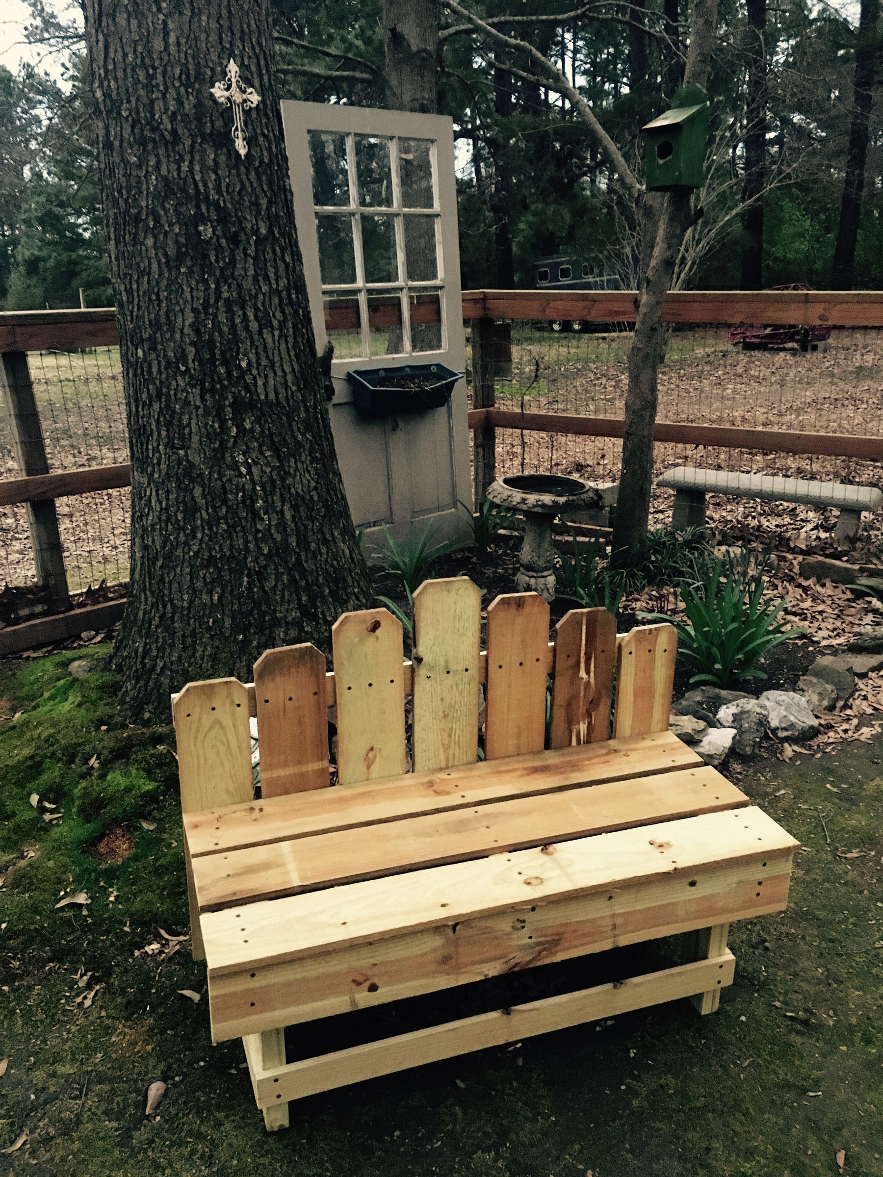 Rustic Picket Bench : 3 Steps (with Pictures) - Instructables
