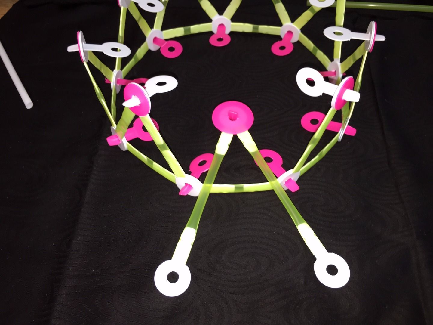 Strawbees Crown : 14 Steps (with Pictures) - Instructables