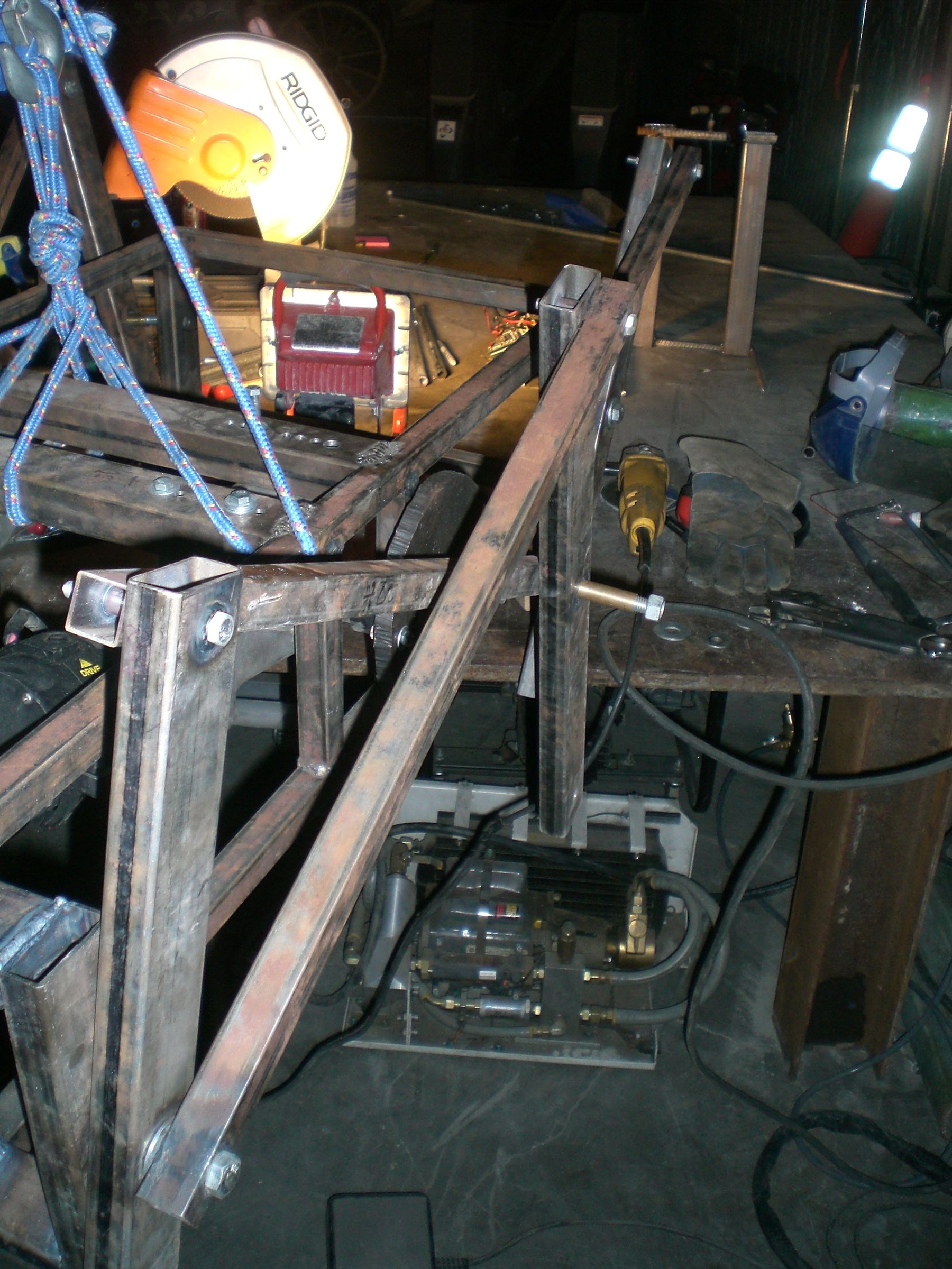 Six Legged Walker With Strong Joints! : 8 Steps - Instructables