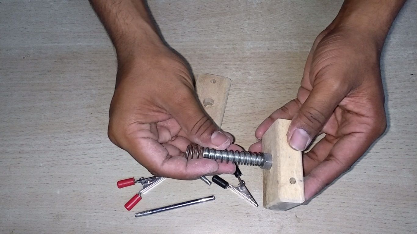 PCB HOLDER FOR EASY SOLDERING : 4 Steps (with Pictures) - Instructables