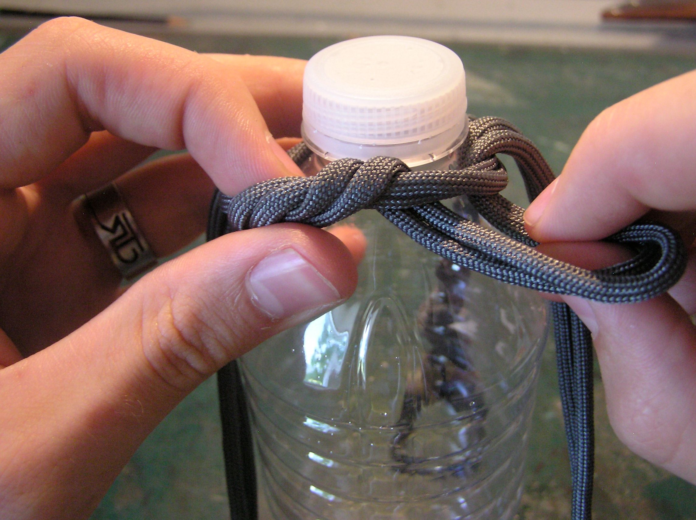 Paracord Water Jug Harness. : 6 Steps (with Pictures) - Instructables