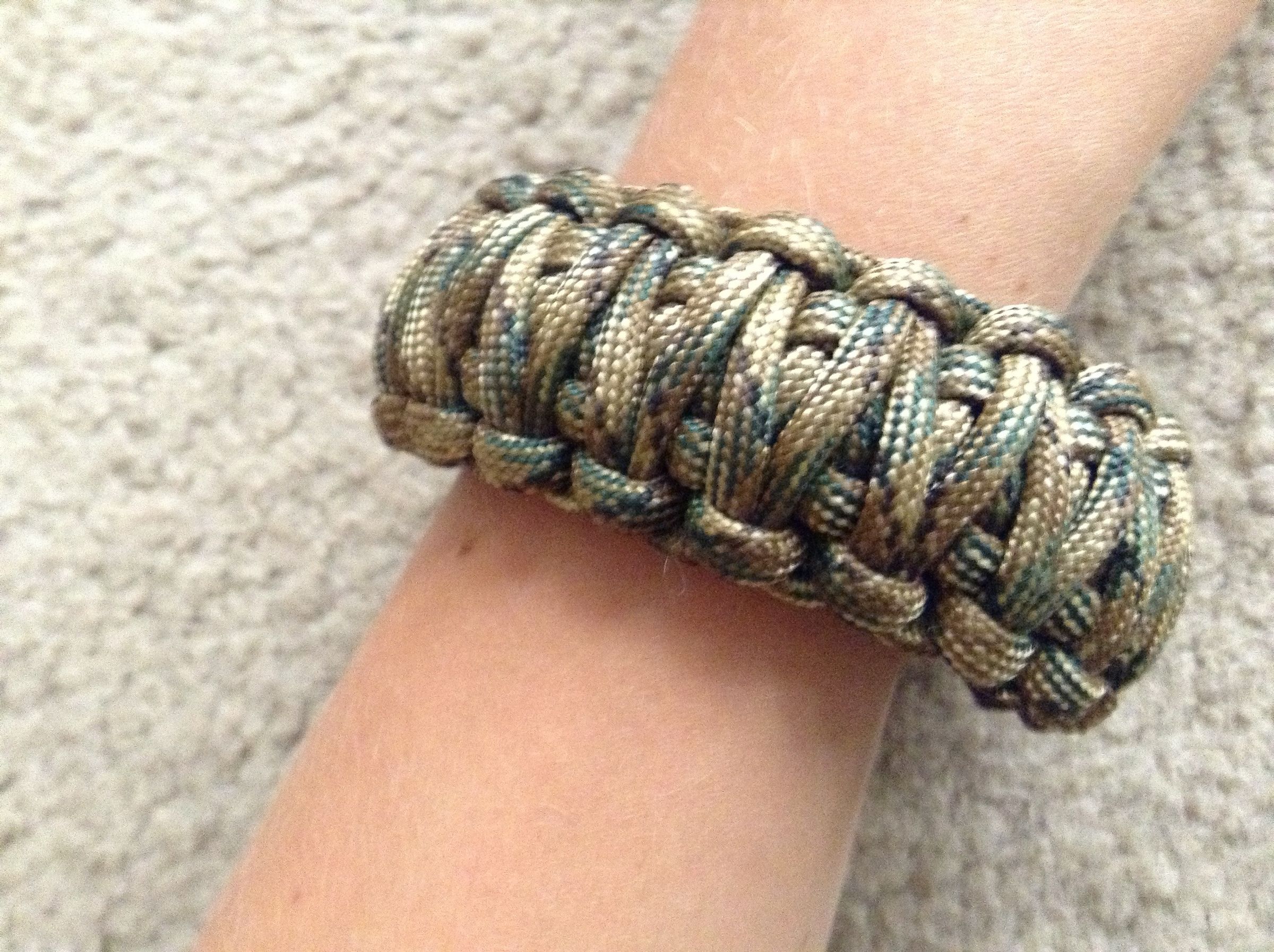 How to Make a Paracord King Cobra Braid : 5 Steps - Instructables