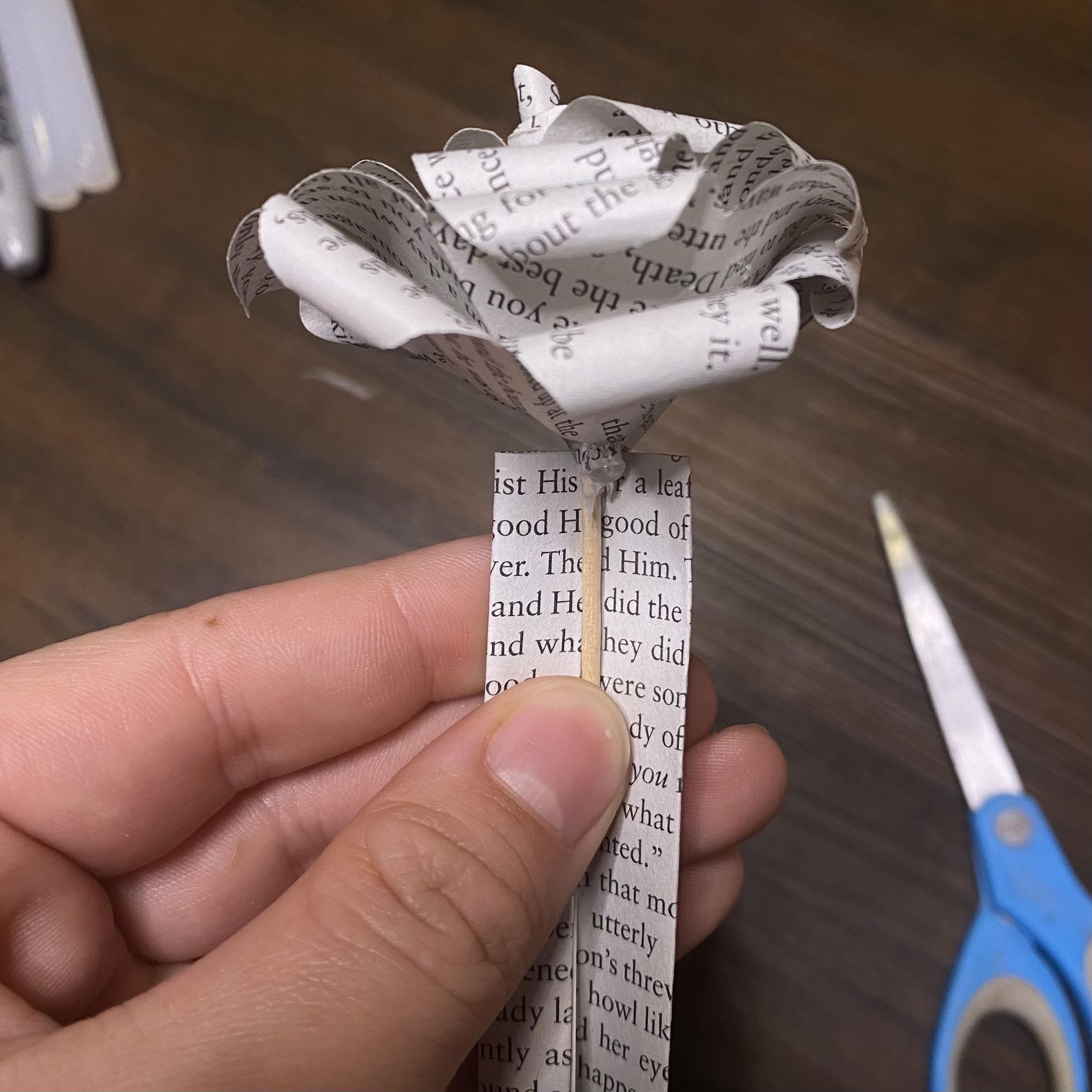 Book Paper Rose Bookmark : 8 Steps (with Pictures) - Instructables