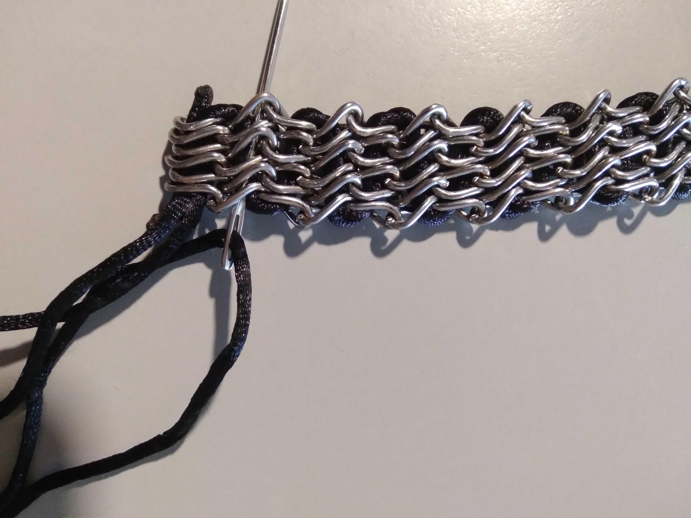 Chain and Intertwined Thread Bracelet : 6 Steps - Instructables
