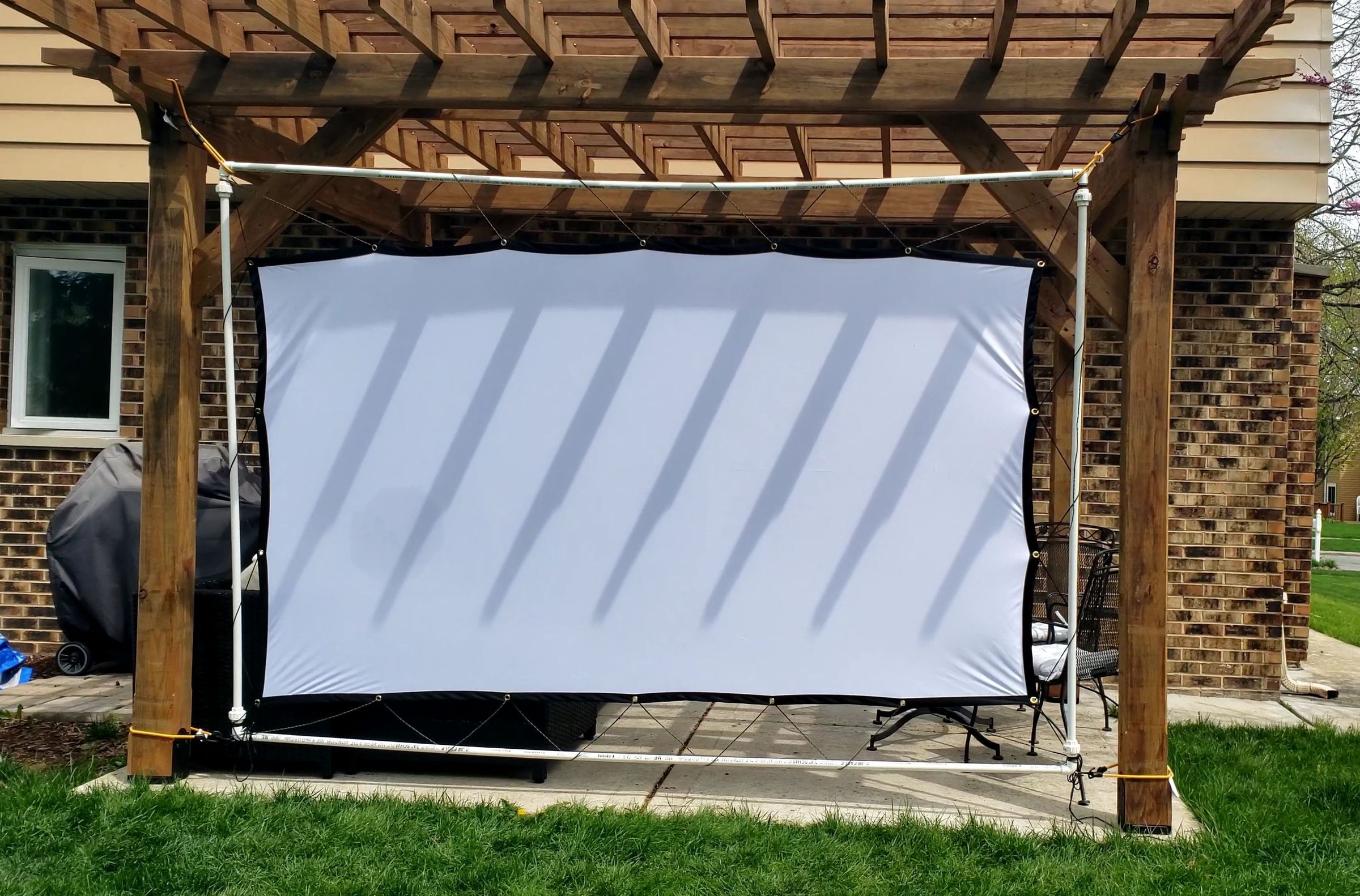 DIY Inexpensive Collapsible Projector Screen Frame : 8 Steps (with ...
